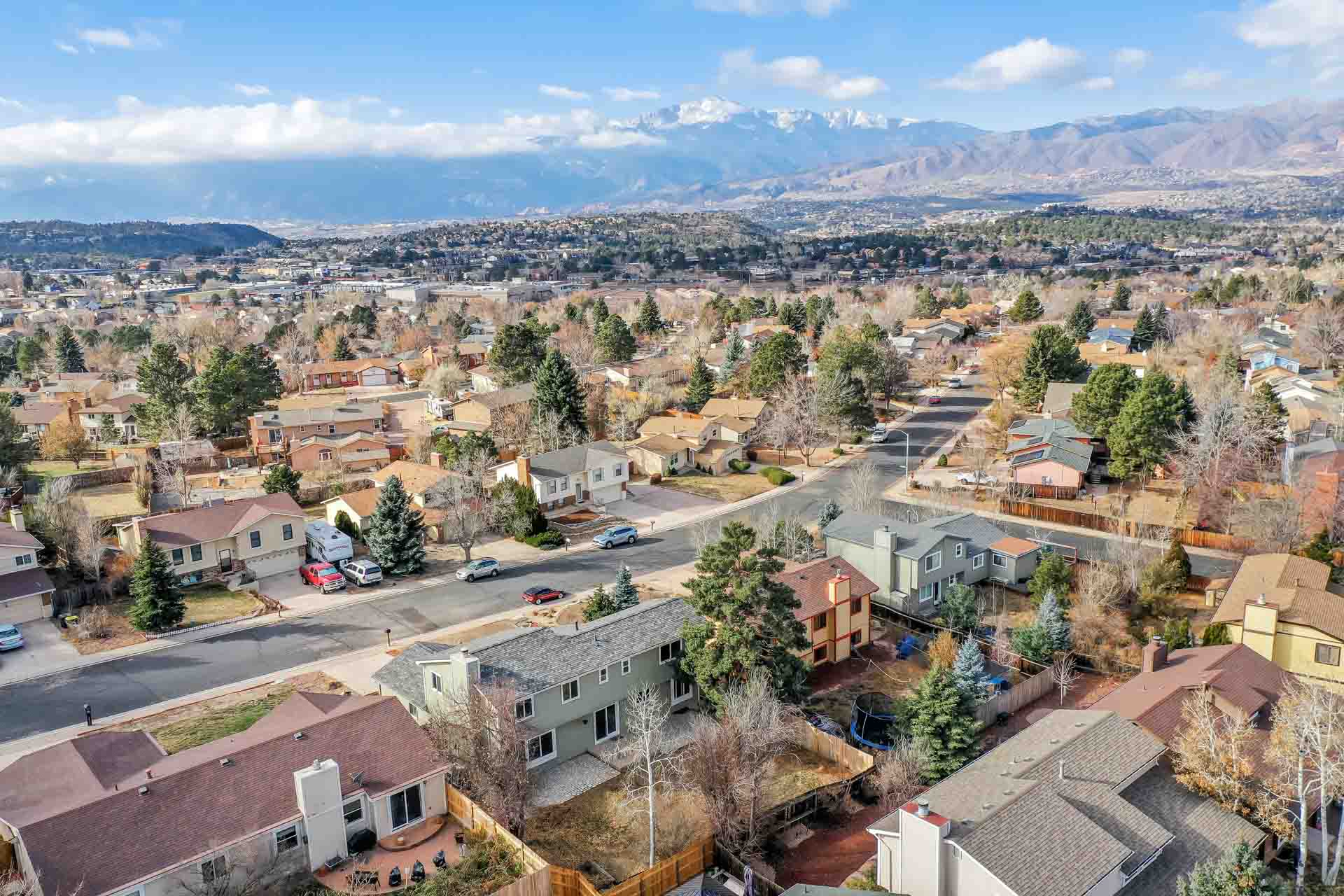 2730 Roundtop Dr (1) presented by Holly Quinn – FēD