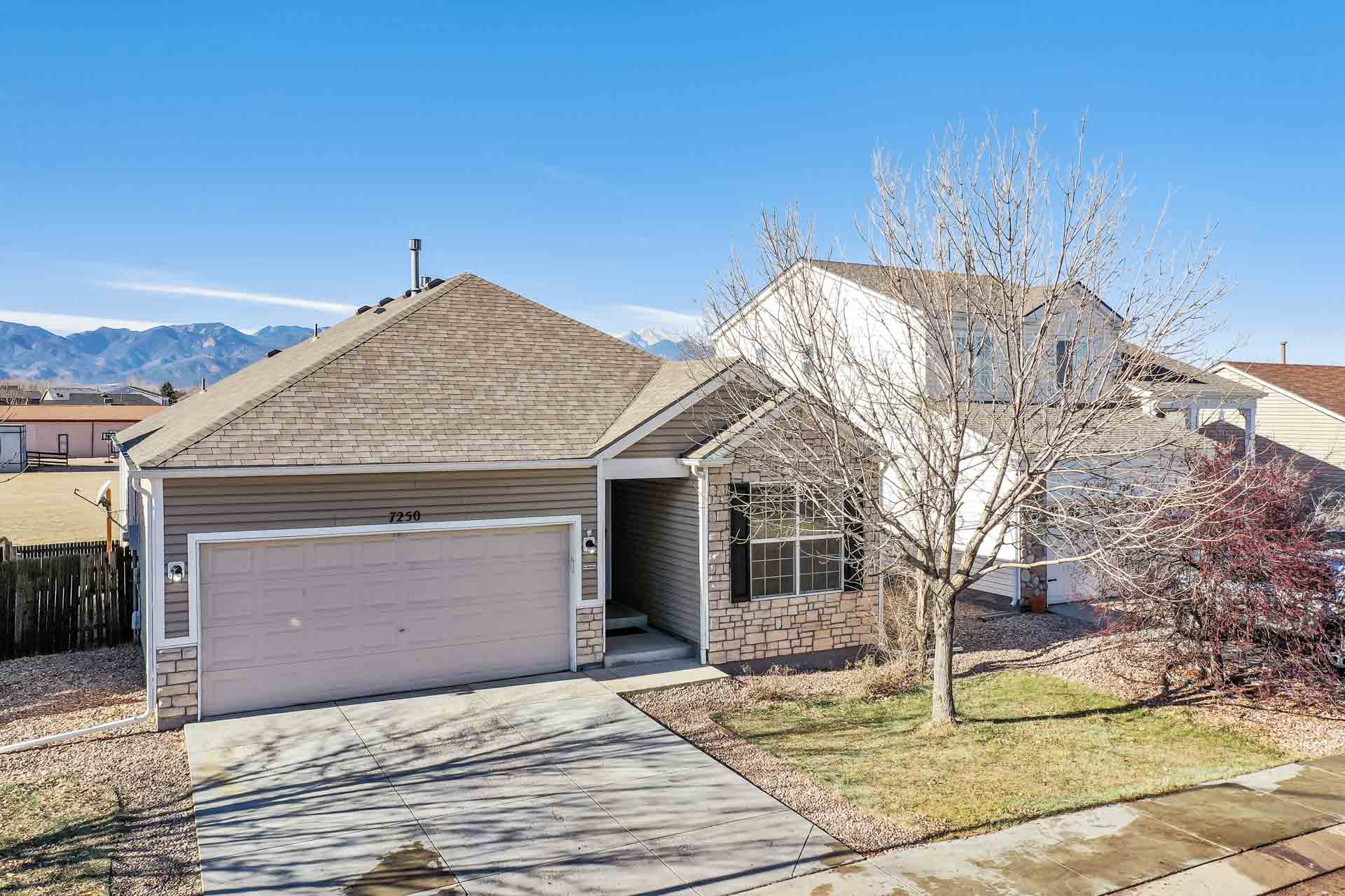 7250 Bentwater Dr presented by Jeff Boals – FēD