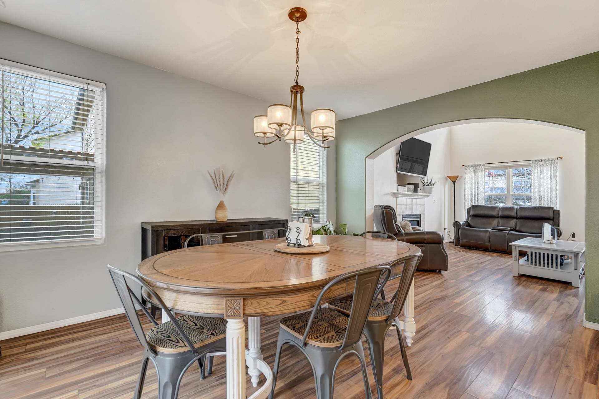 764 Ridgebury Pl presented by Kasey Arent – FēD