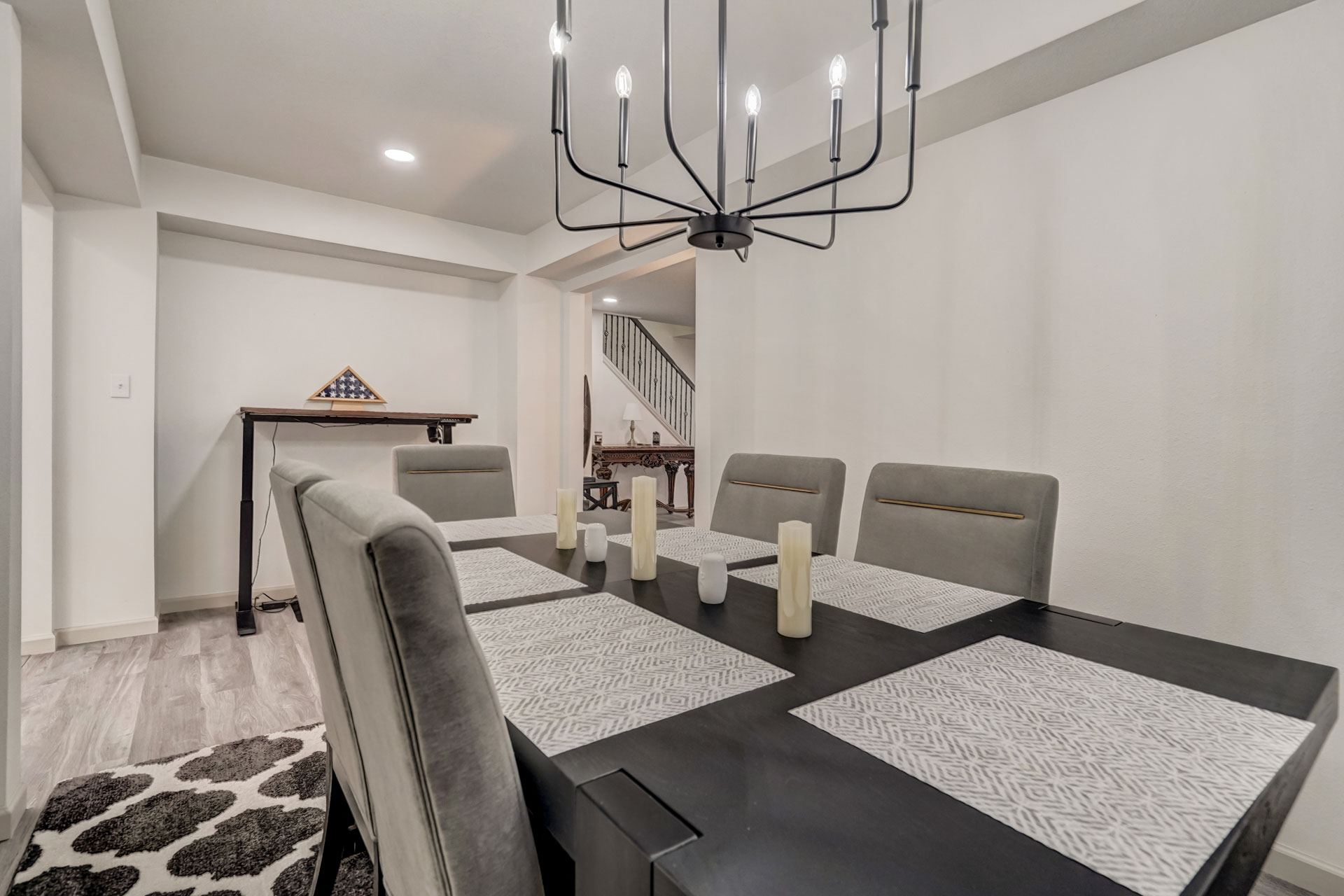 2099 Sussex Ln – FēD