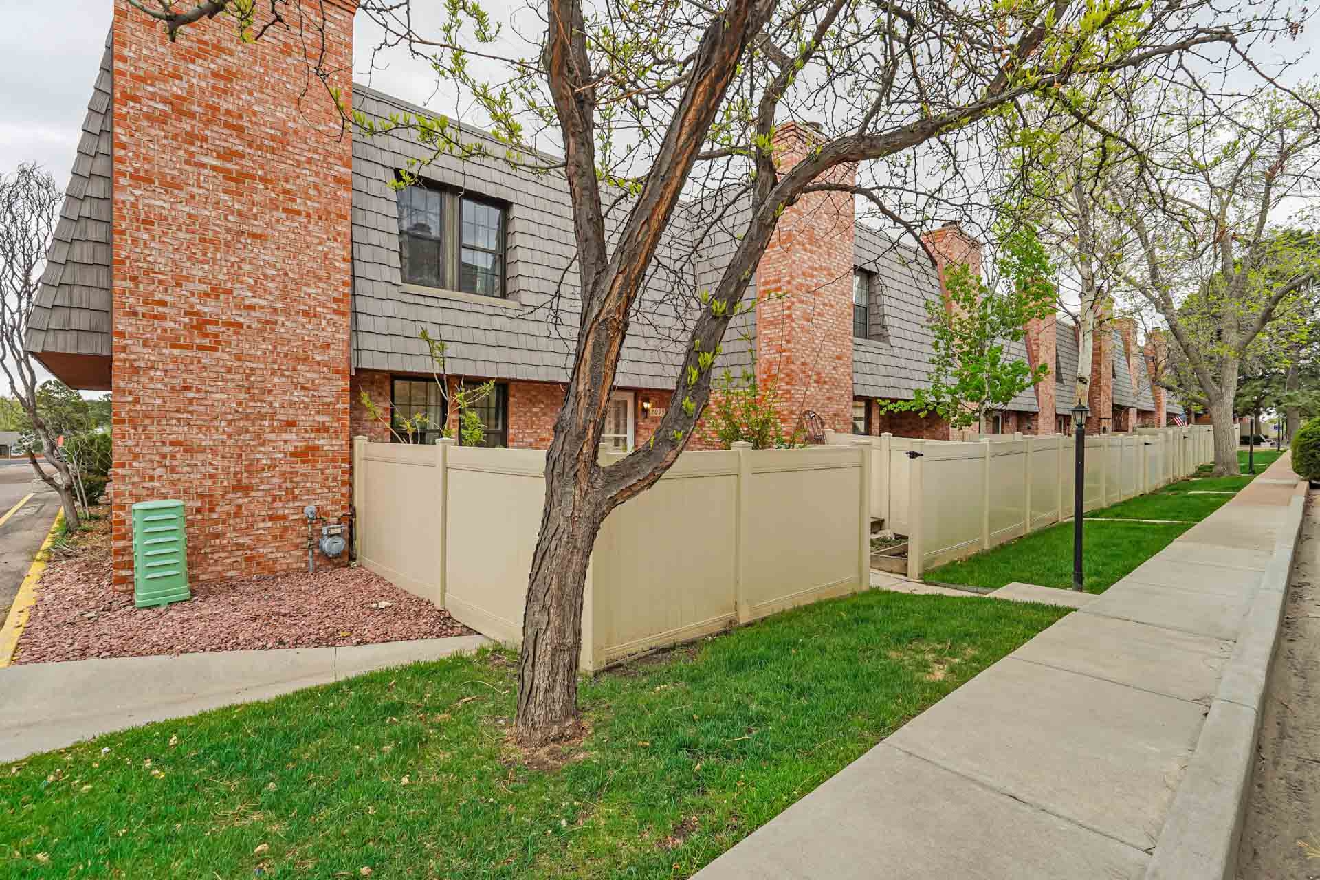 2099 Sussex Ln – FēD