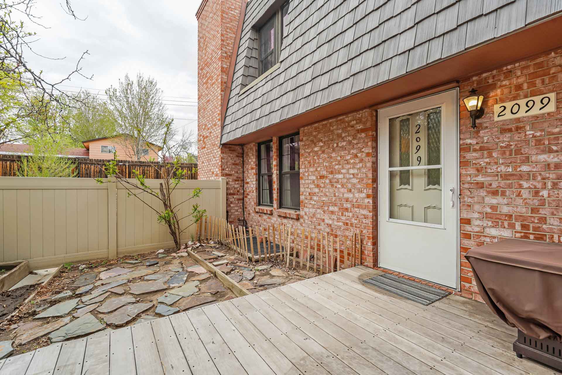 2099 Sussex Ln – FēD