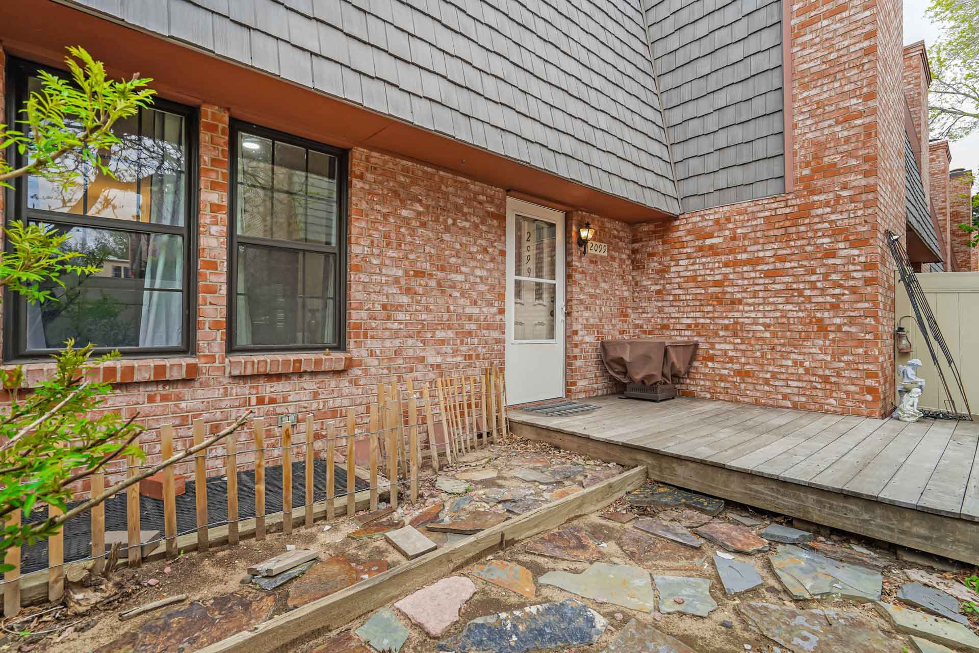 2099 Sussex Ln – FēD