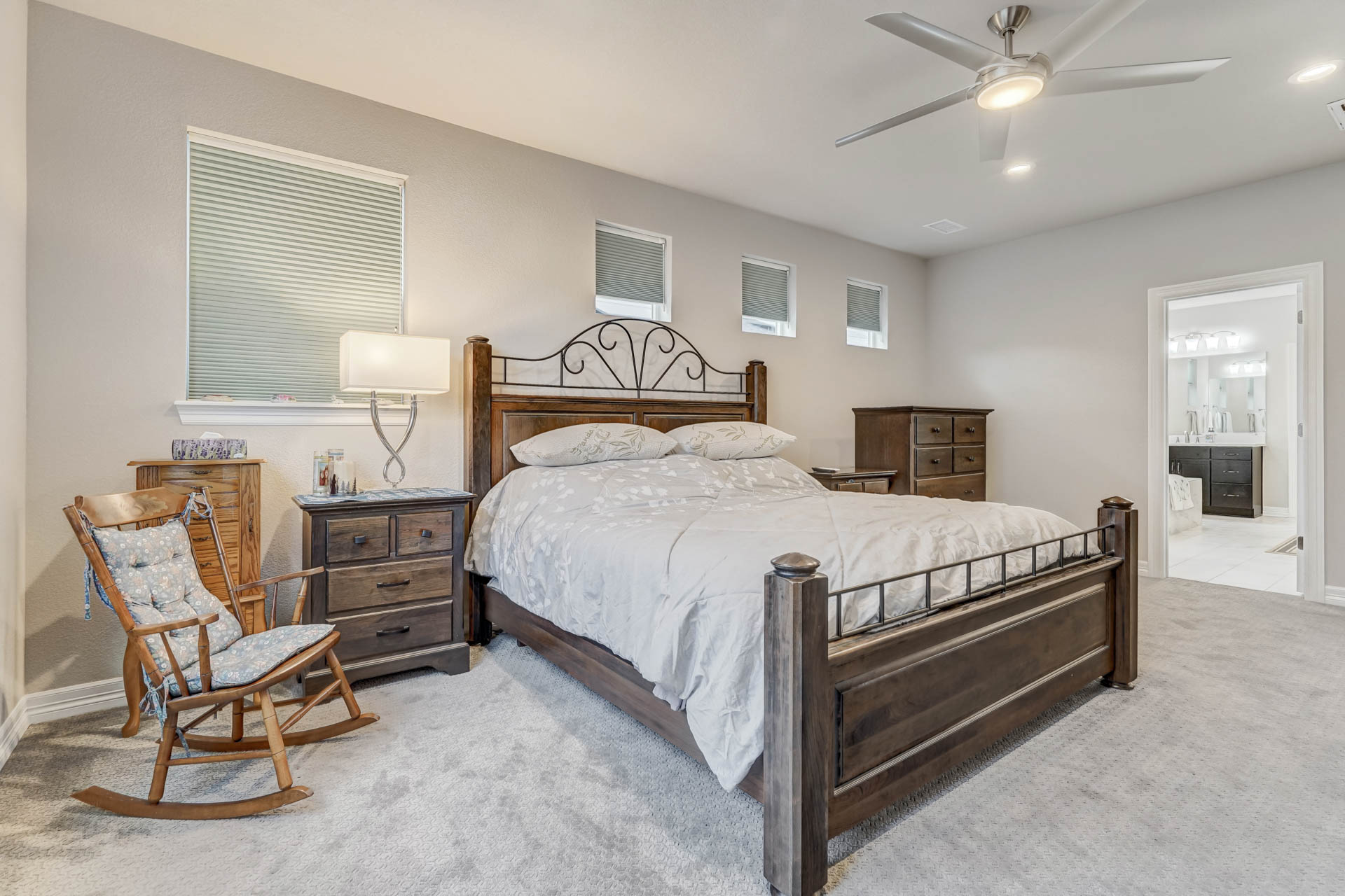 6803 S Waterloo Ct presented by Damian Nicholson – FēD