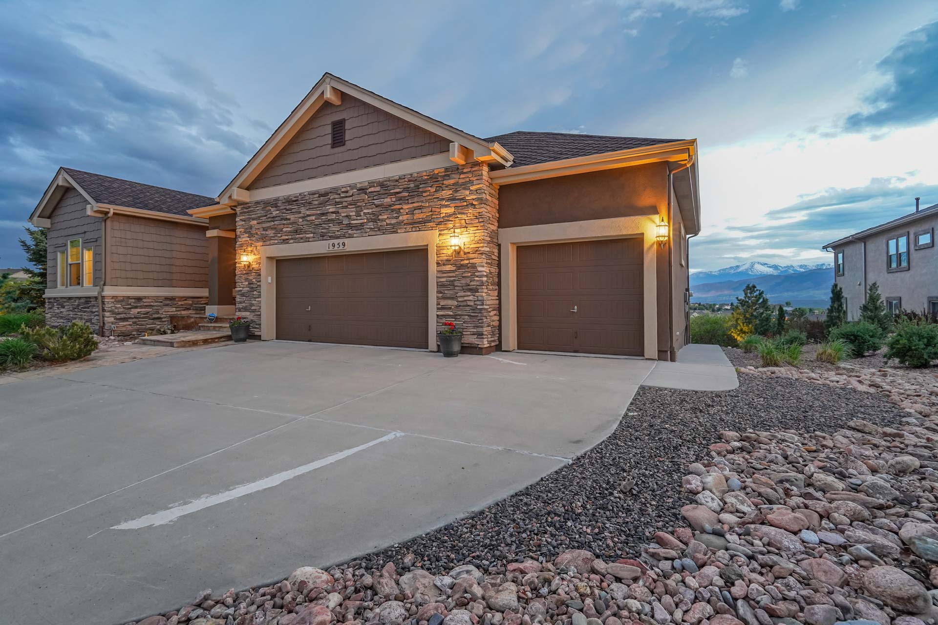 1959 Ripple Ridge Rd presented by Behr & Behr – FēD