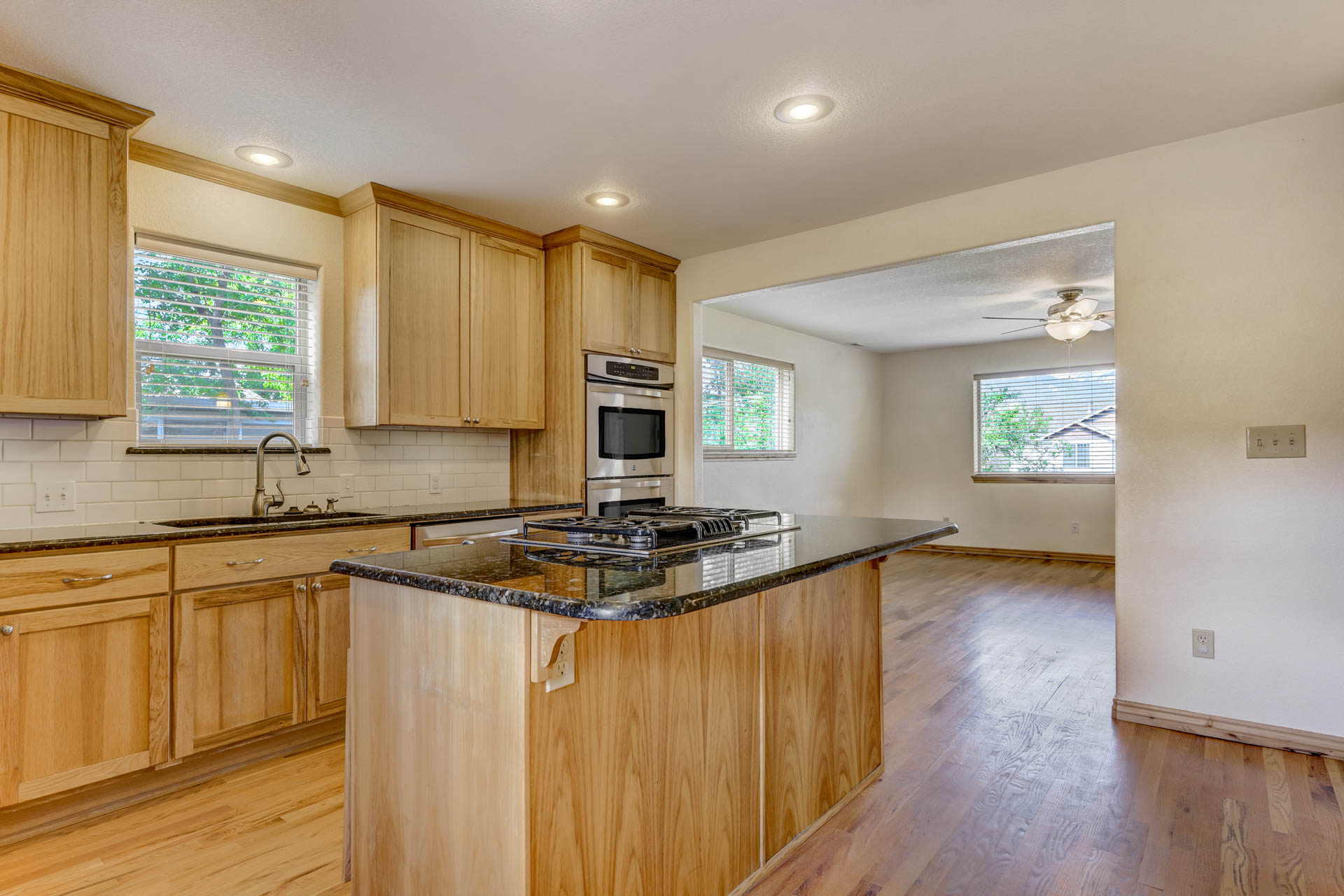 2927 Main St – FēD