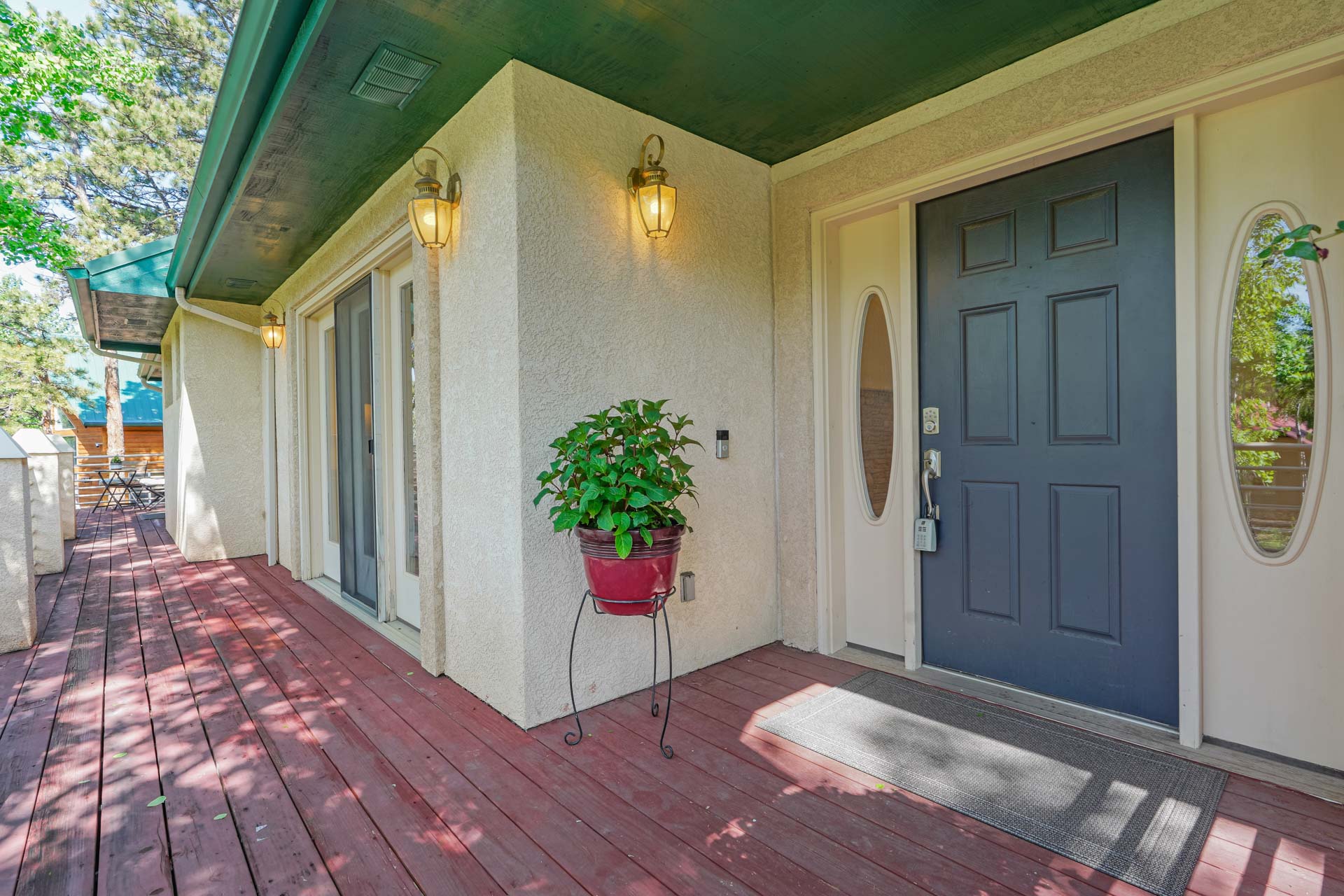 660 Skyline Dr presented by Behr & Behr – FēD
