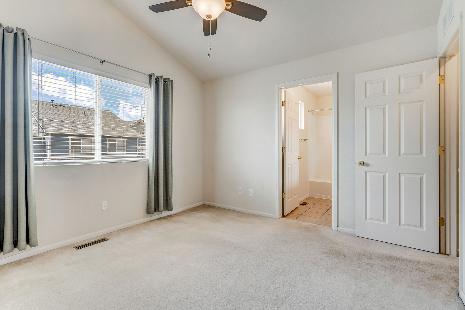 8680 Eckberg Heights presented by Andrea Ayres – FēD