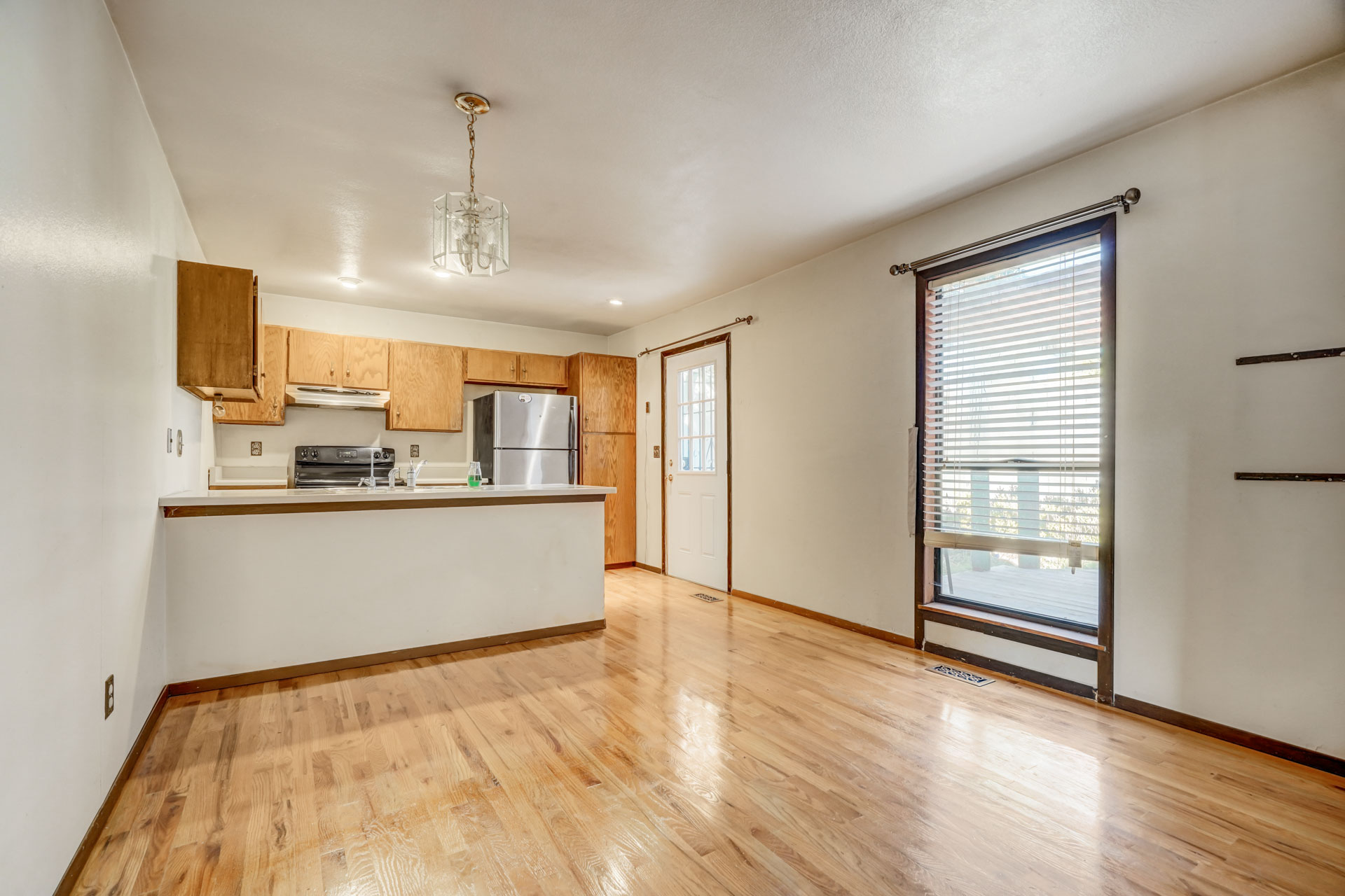 802 San Gabriel Pl presented by Behr & Behr – FēD