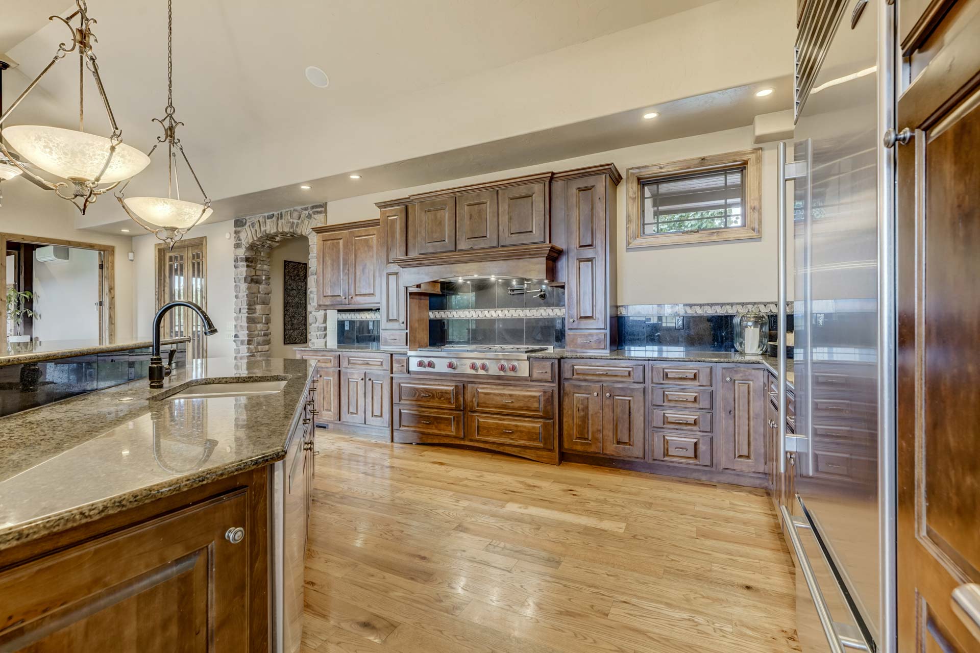 3913 Hodgen Pond Ct presented by Jason Arends - FēD