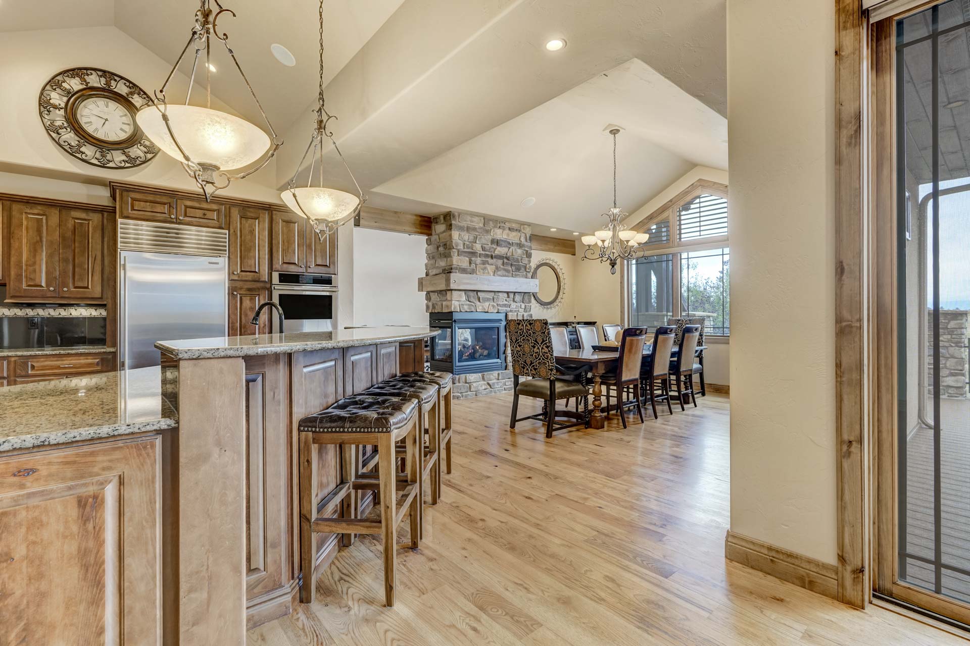3913 Hodgen Pond Ct presented by Jason Arends - FēD