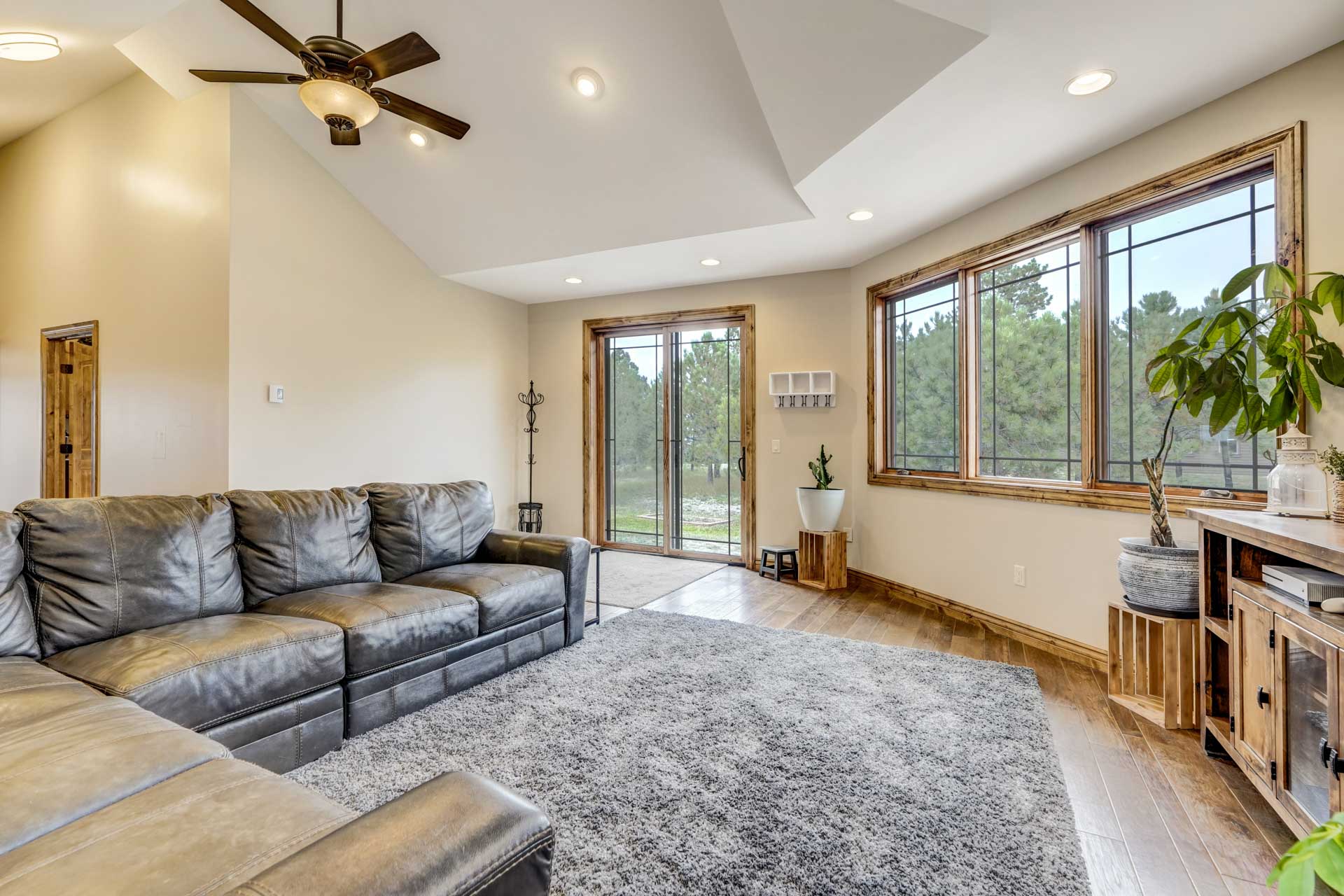 3913 Hodgen Pond Ct presented by Jason Arends - FēD