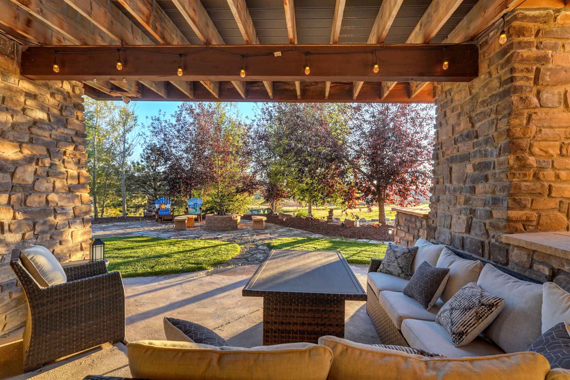 3913 Hodgen Pond Ct presented by Jason Arends - FēD