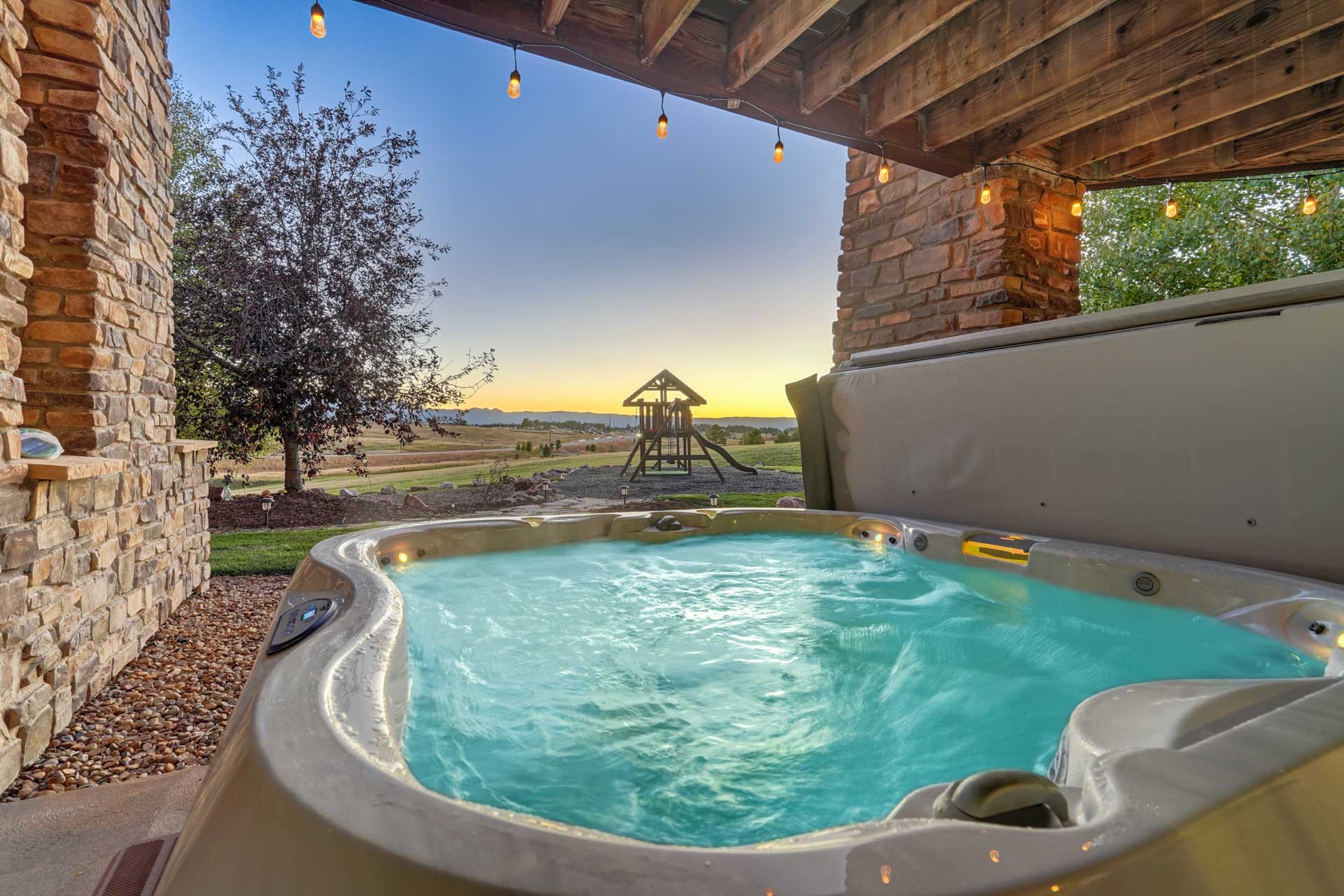 3913 Hodgen Pond Ct presented by Jason Arends - FēD