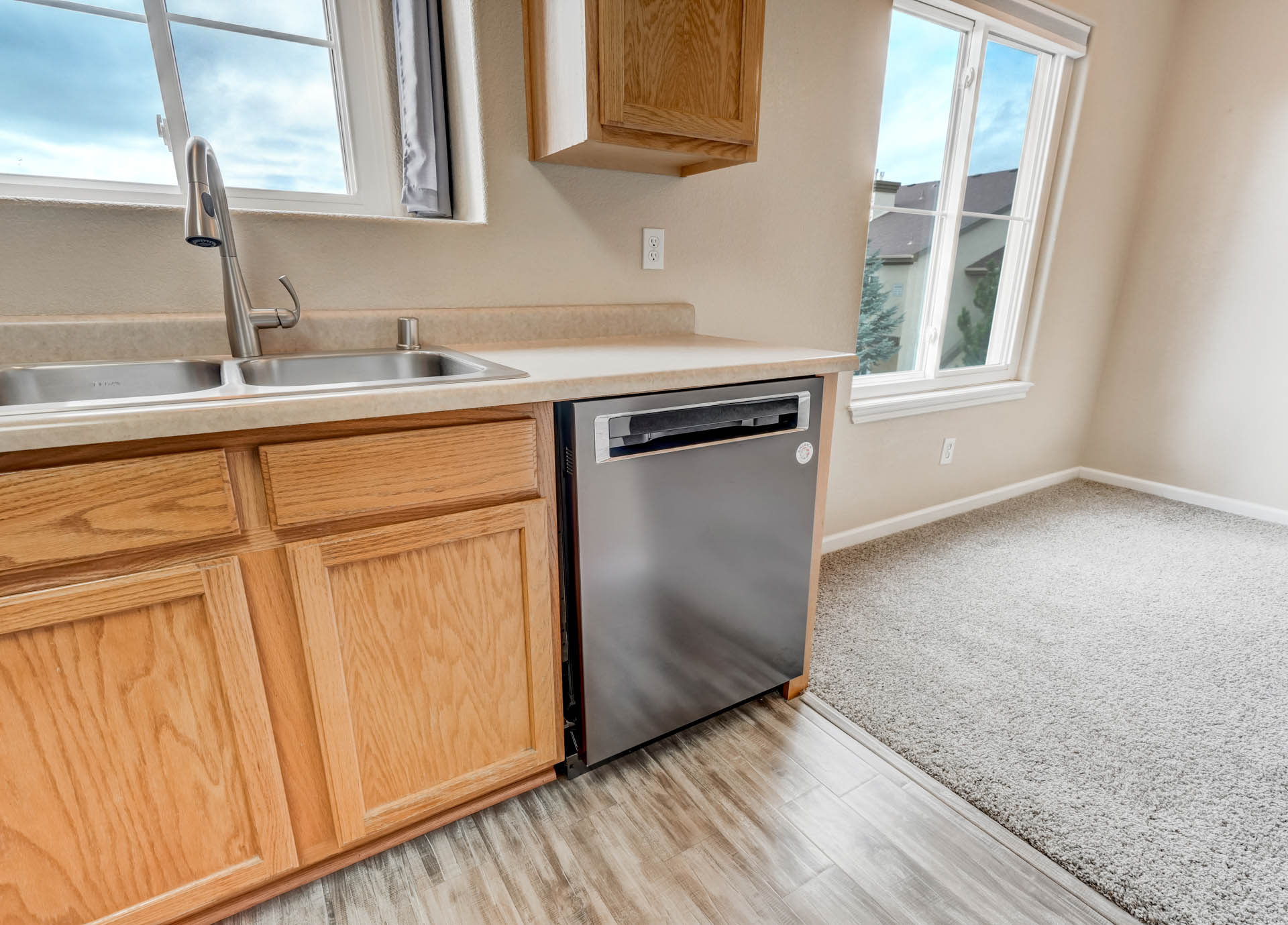 4007 Riviera Gr Unit 204 presented by Jason Arends – FēD