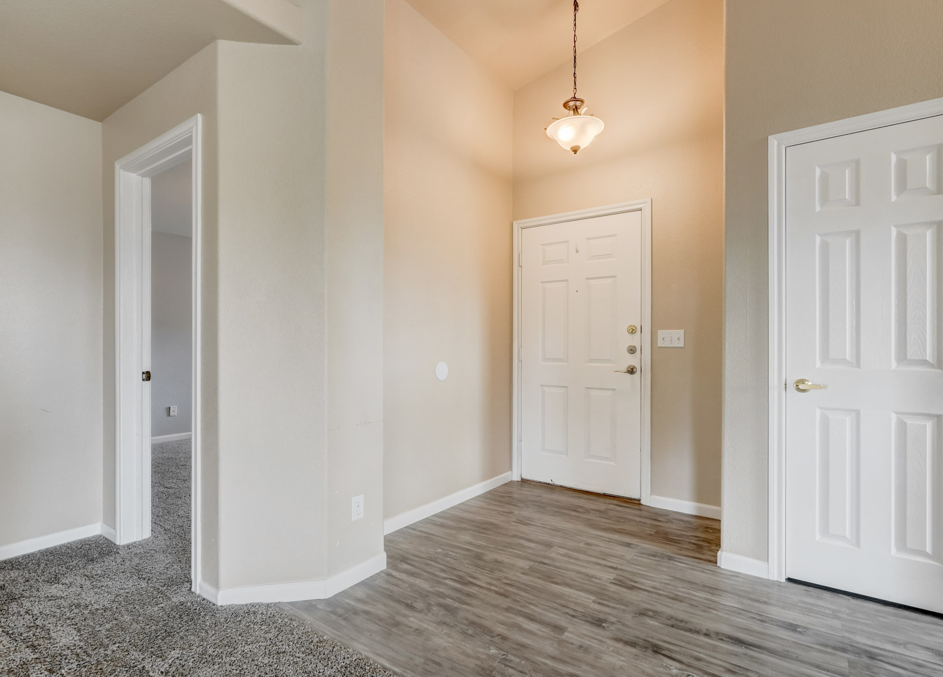 4007 Riviera Gr Unit 204 presented by Jason Arends – FēD