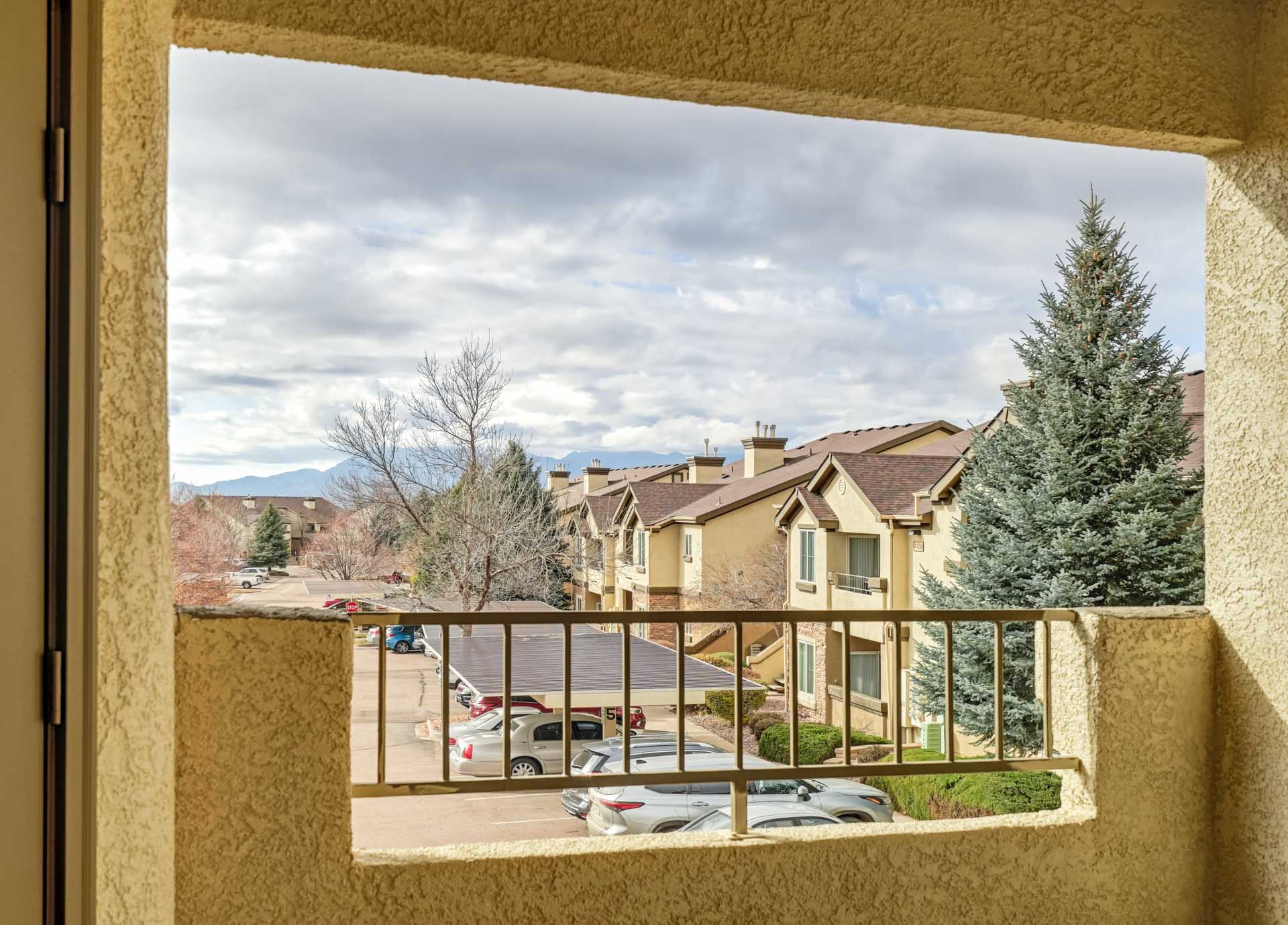 4007 Riviera Gr Unit 204 presented by Jason Arends – FēD