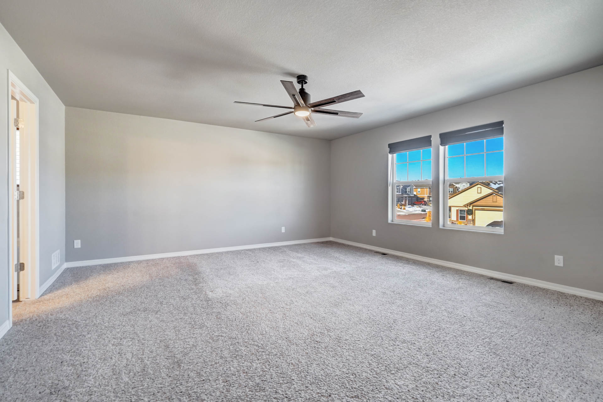 7211 Silver Moon Dr presented by Jason Arends – FēD