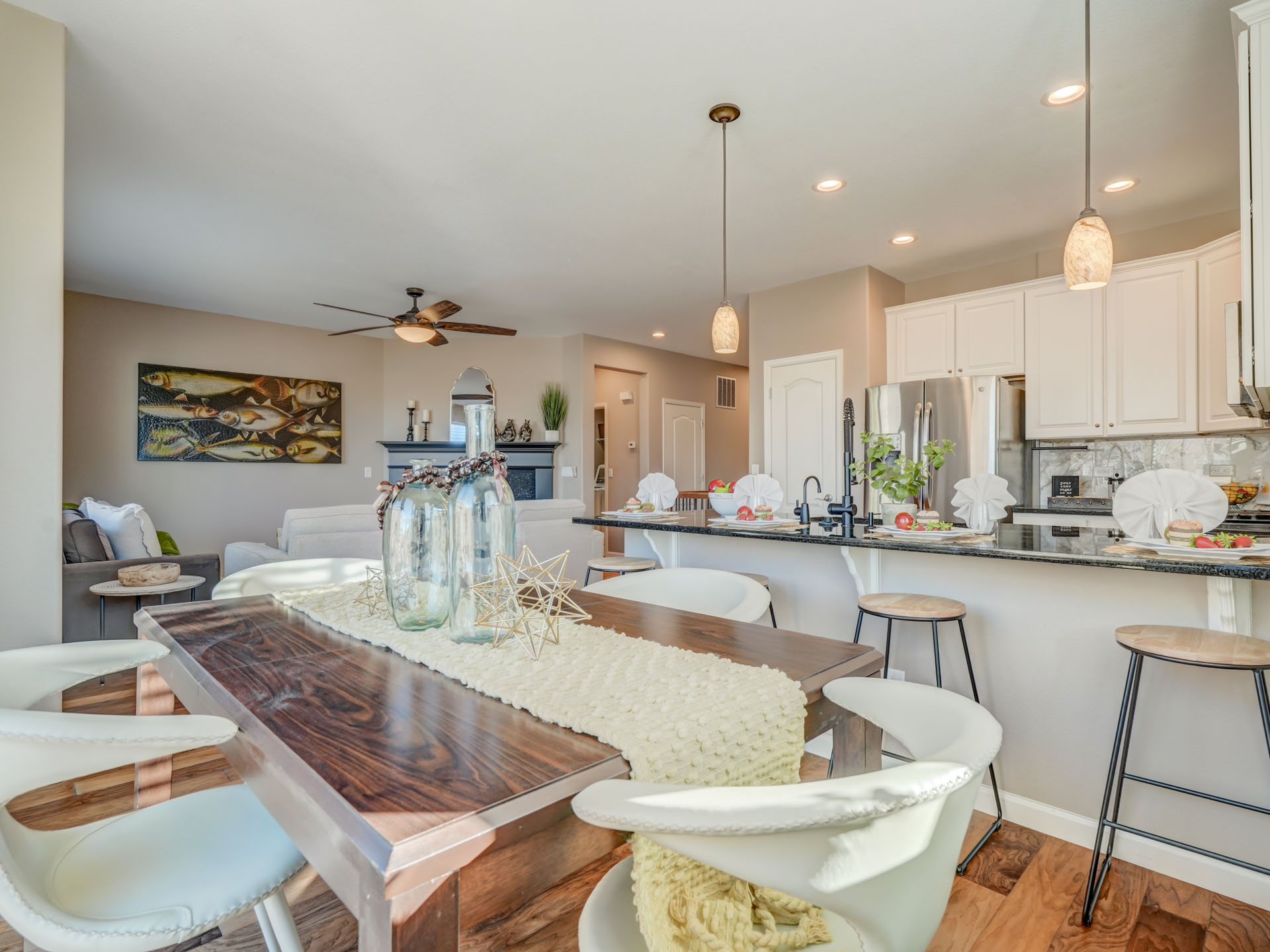 8208 Hollygrape Ln presented by Jason Arends – FēD