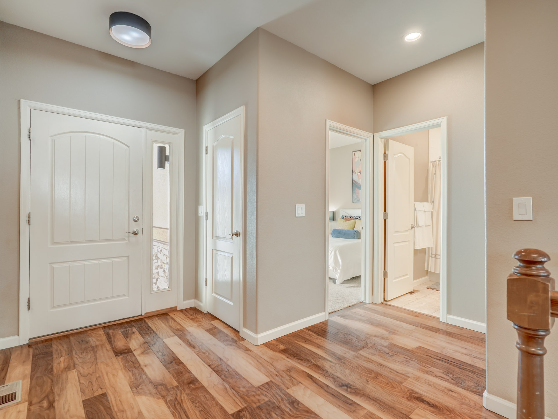 8208 Hollygrape Ln presented by Jason Arends – FēD