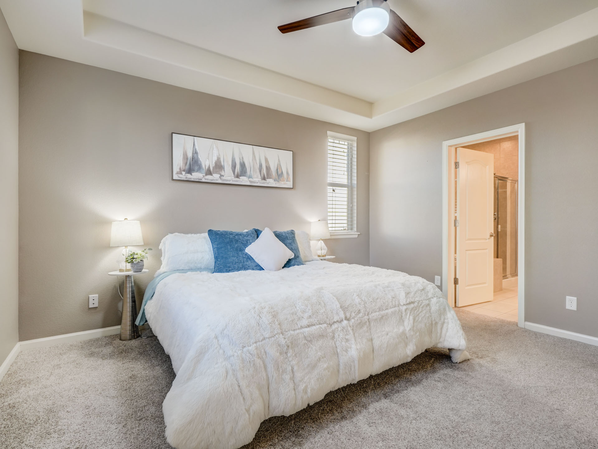 8208 Hollygrape Ln presented by Jason Arends – FēD