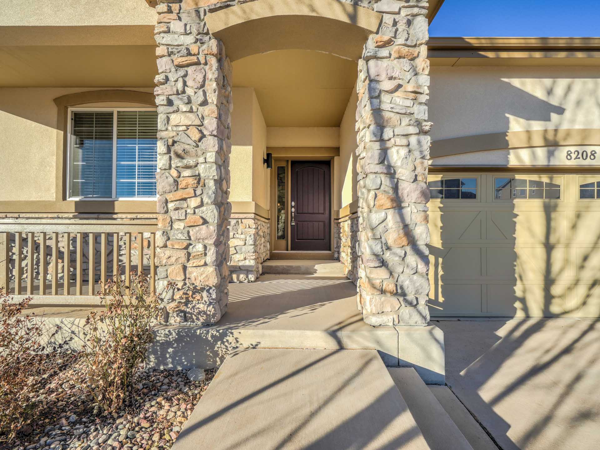 8208 Hollygrape Ln presented by Jason Arends – FēD