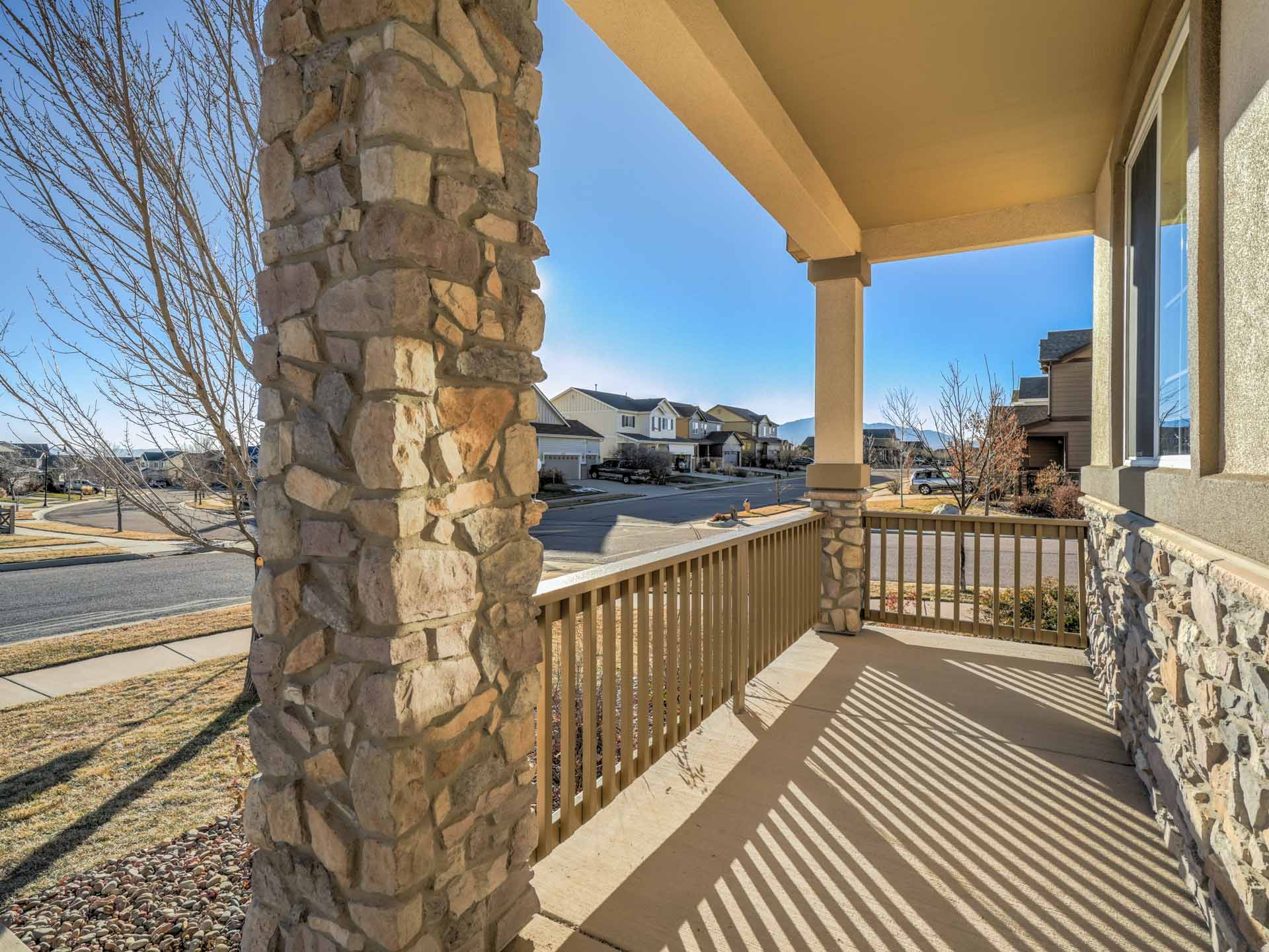 8208 Hollygrape Ln presented by Jason Arends – FēD