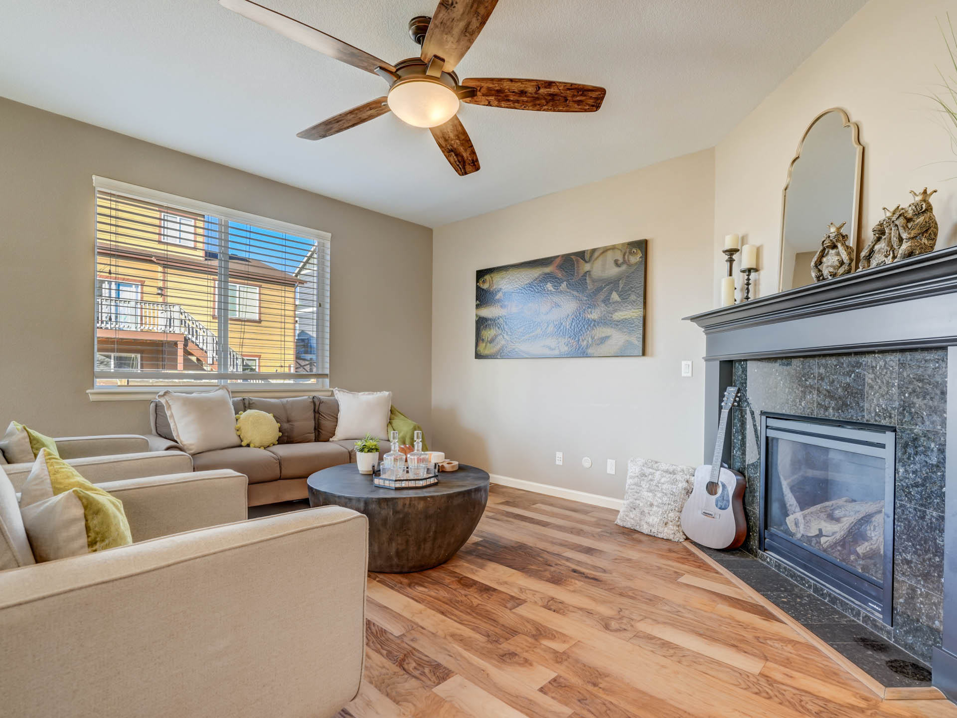 8208 Hollygrape Ln presented by Jason Arends – FēD