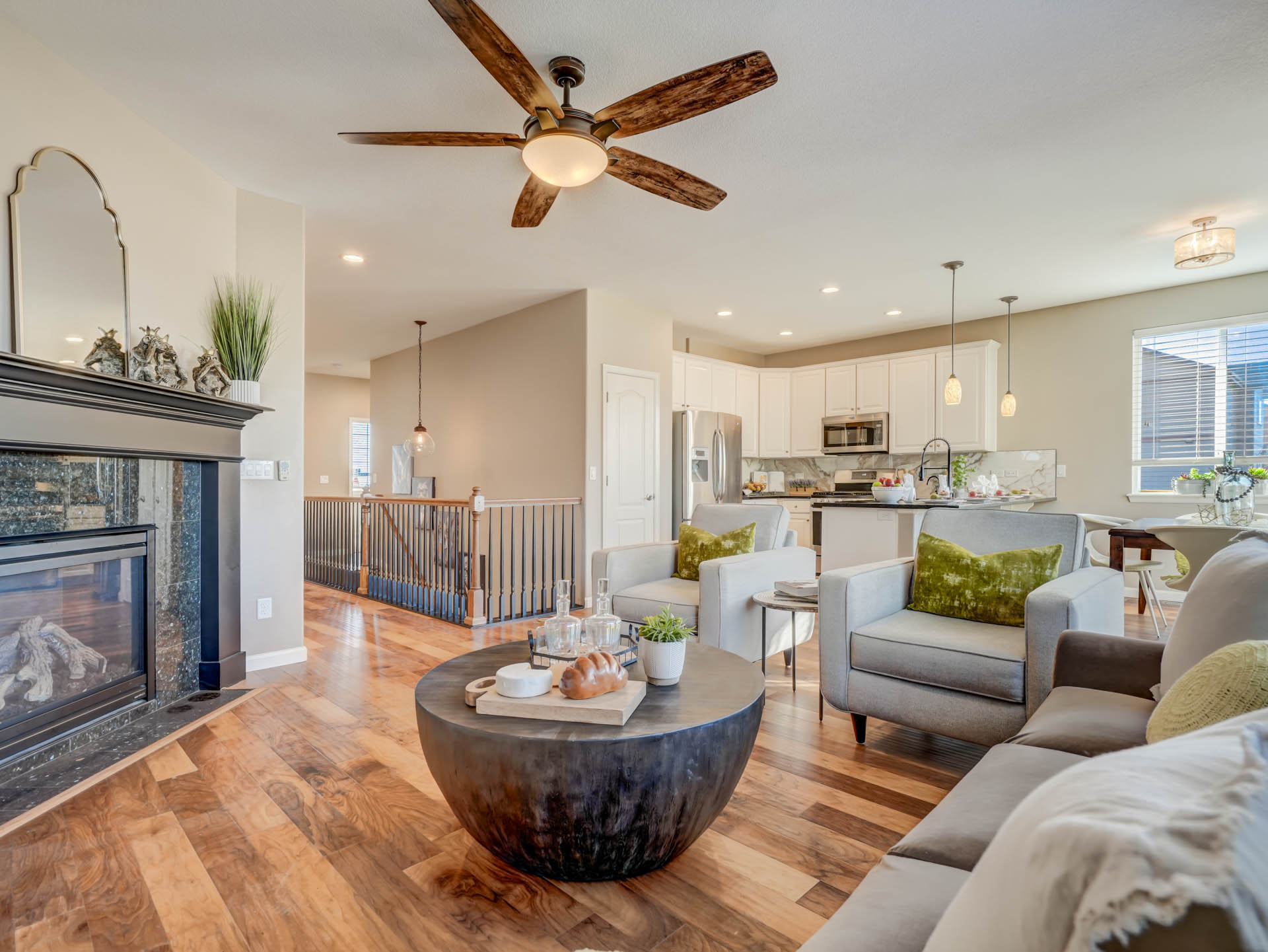 8208 Hollygrape Ln presented by Jason Arends – FēD