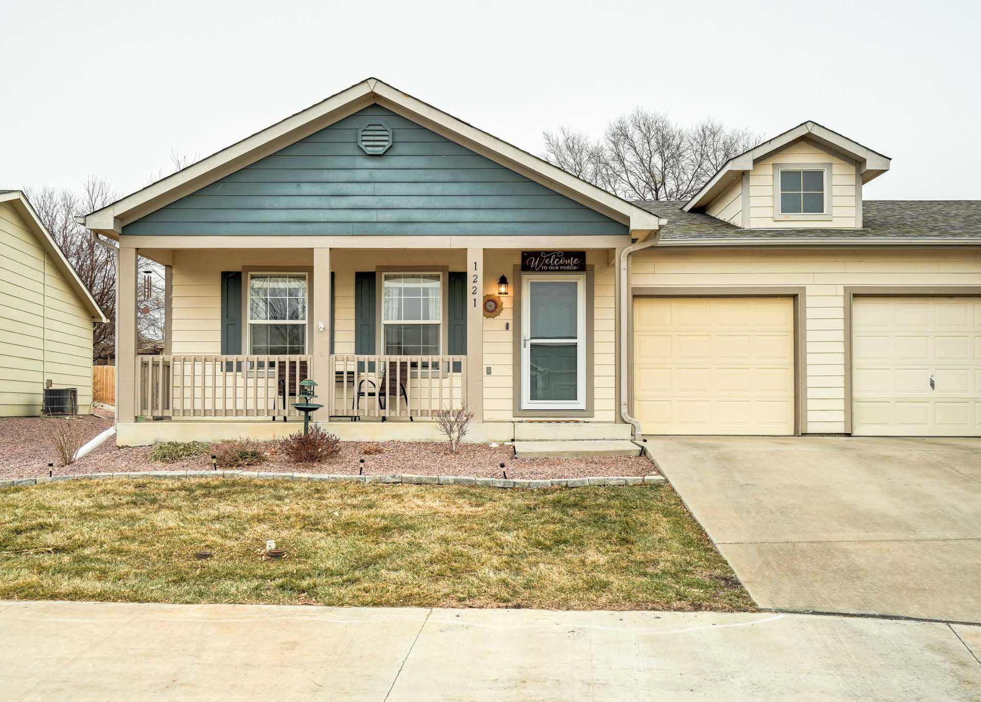 1221 Silver Hawk Ct presented by Nichole Dennis-Muldoon – FēD
