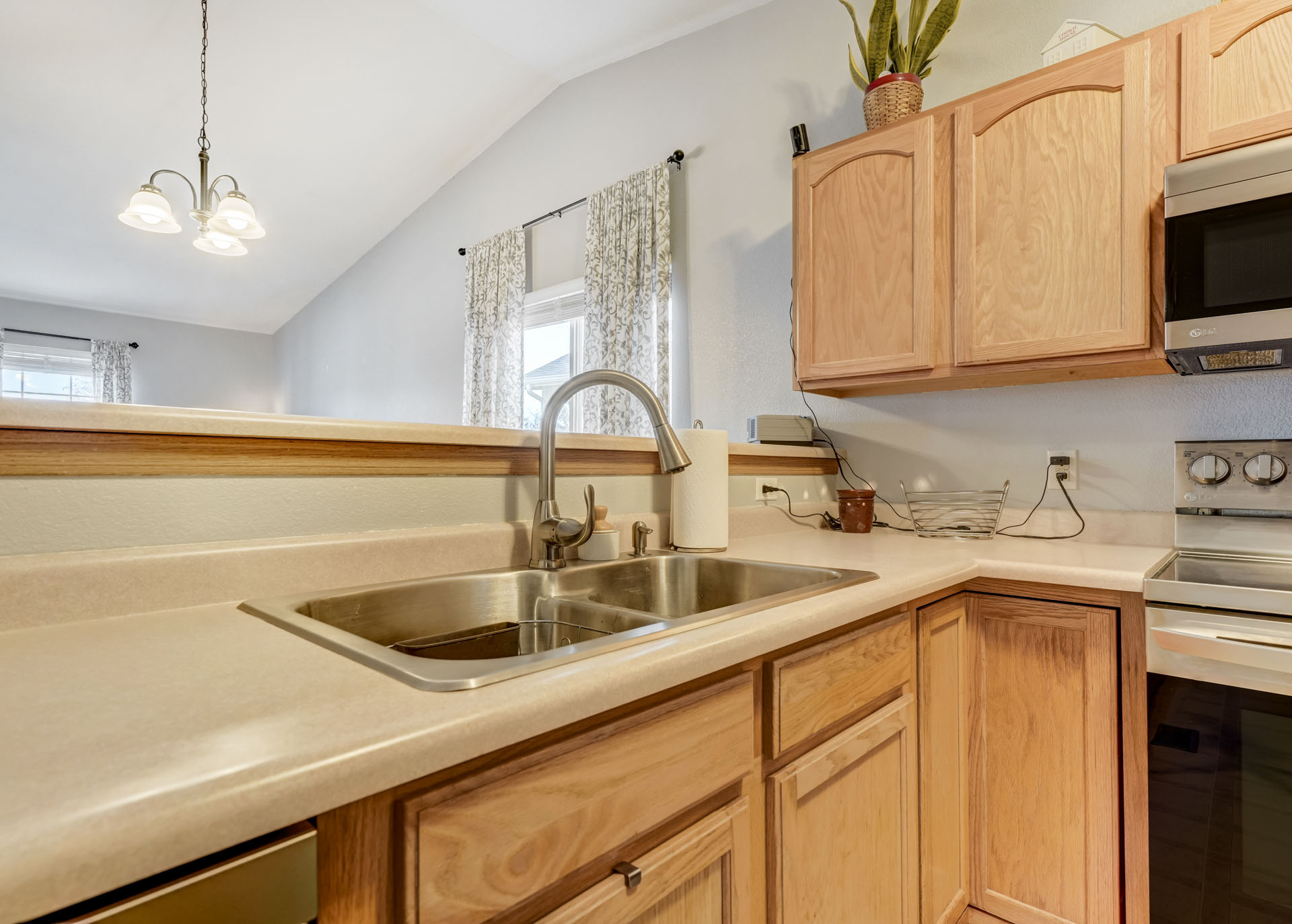 1221 Silver Hawk Ct presented by Nichole Dennis-Muldoon – FēD