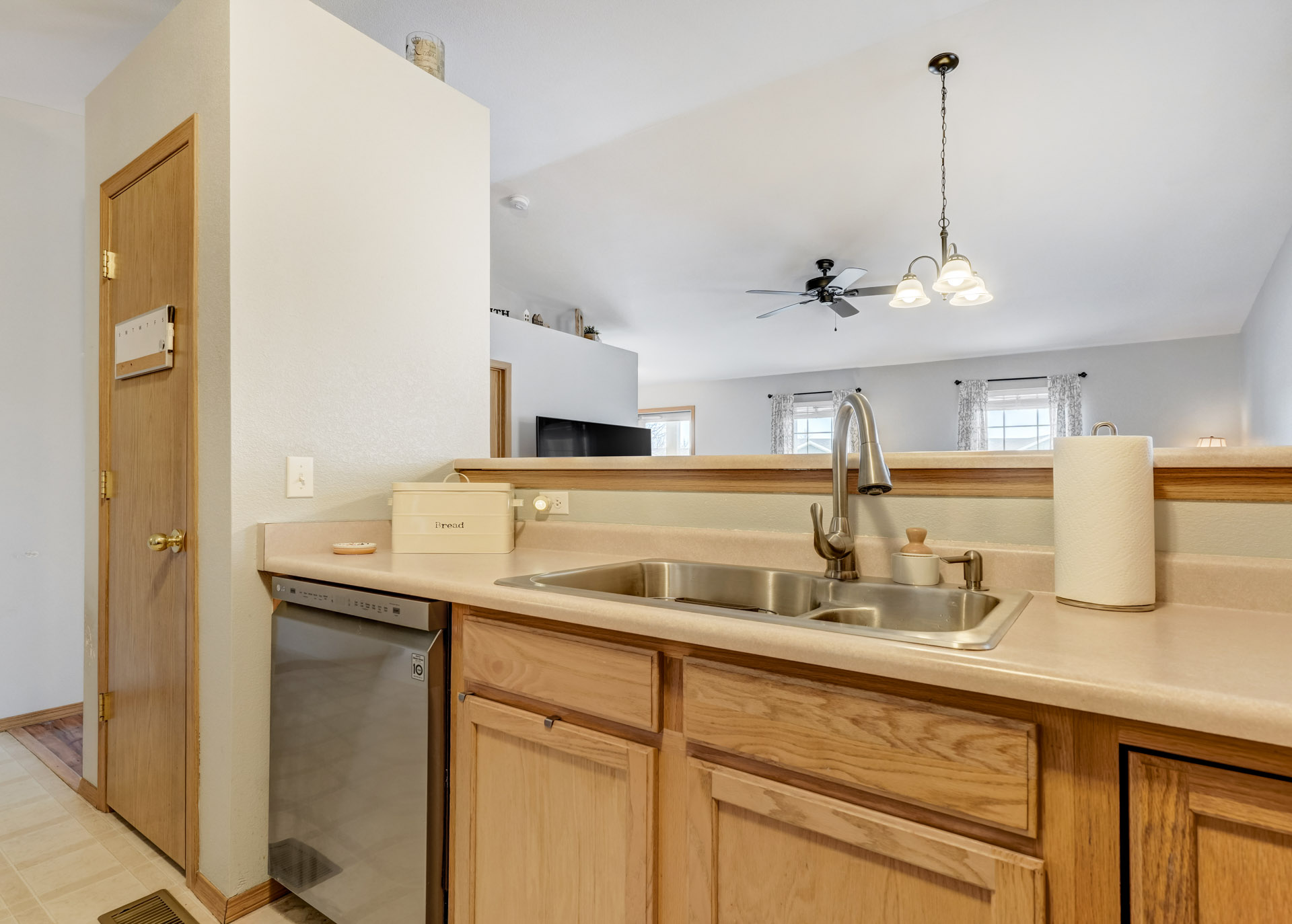 1221 Silver Hawk Ct presented by Nichole Dennis-Muldoon – FēD