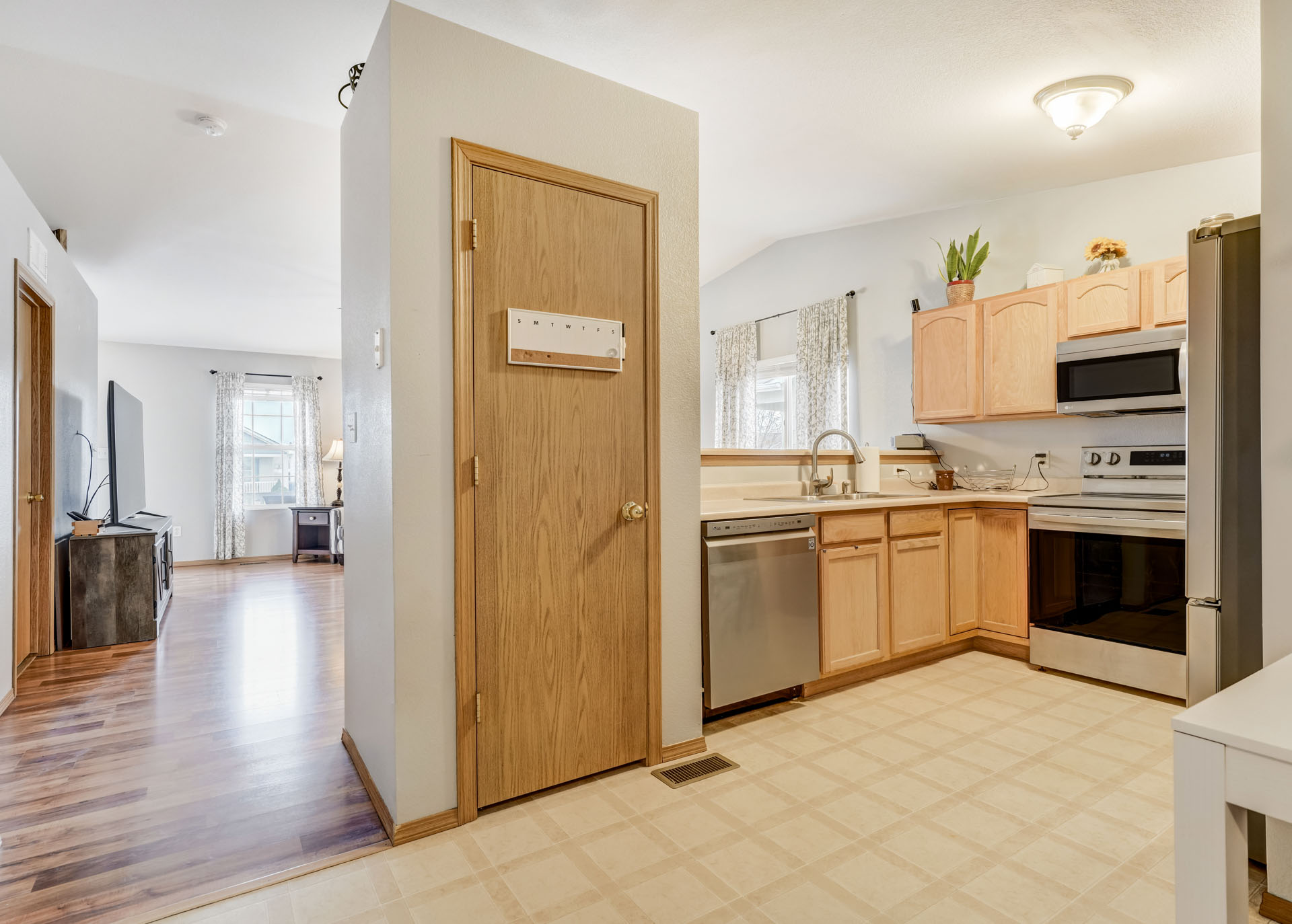 1221 Silver Hawk Ct presented by Nichole Dennis-Muldoon – FēD