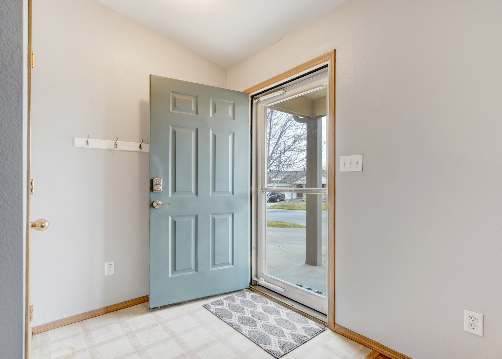 1221 Silver Hawk Ct presented by Nichole Dennis-Muldoon – FēD