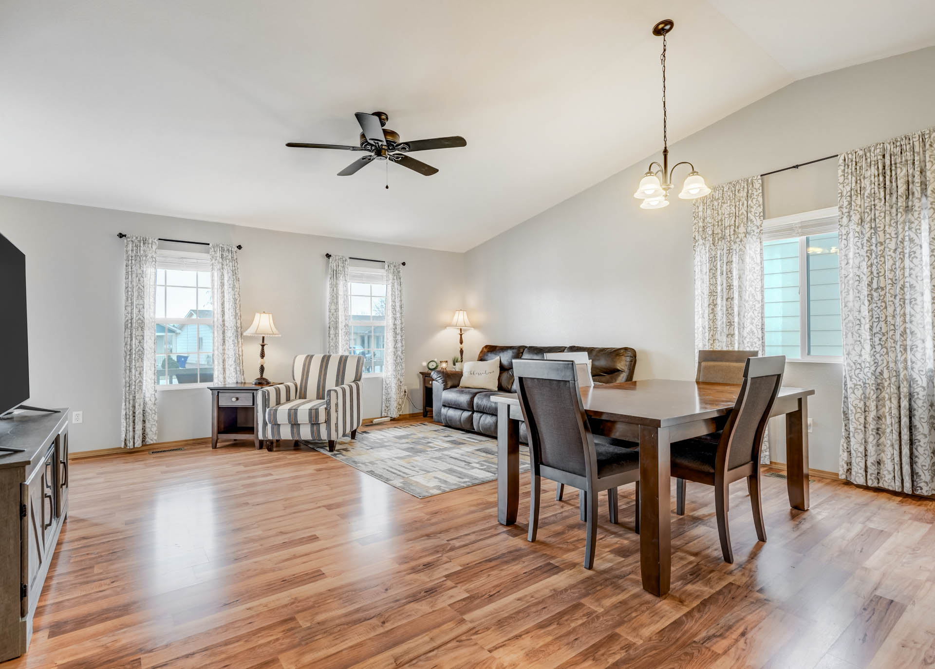 1221 Silver Hawk Ct presented by Nichole Dennis-Muldoon – FēD