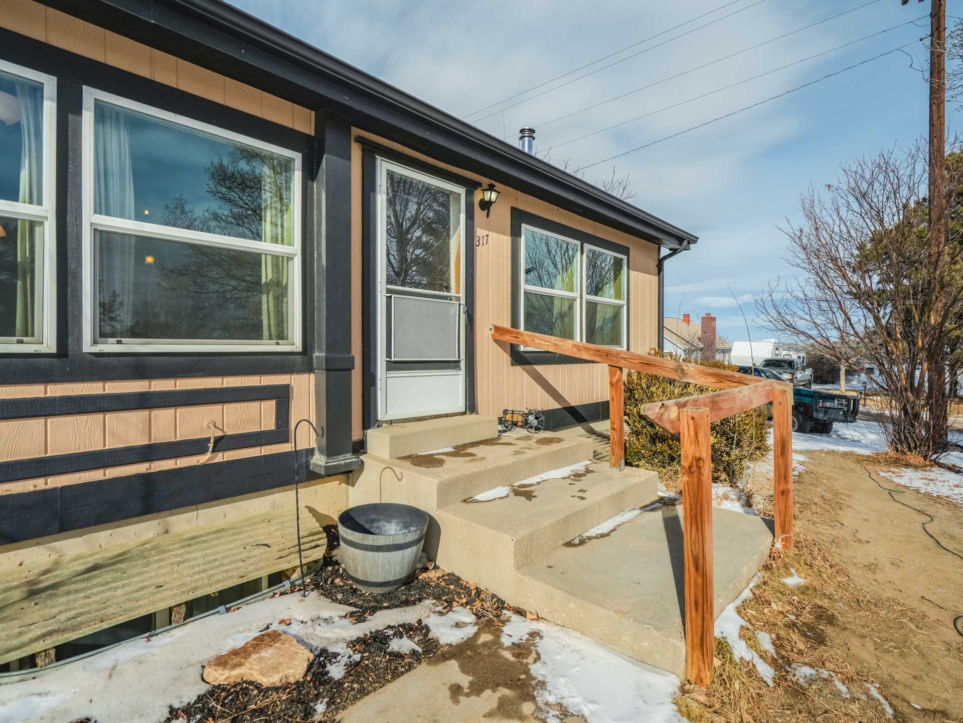 317 Cheyenne St presented by Jody Heffner – FēD