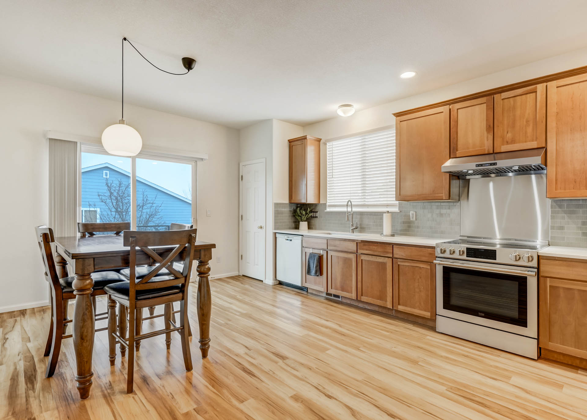 6419 Advocate Dr presented by Jason Arends – FēD