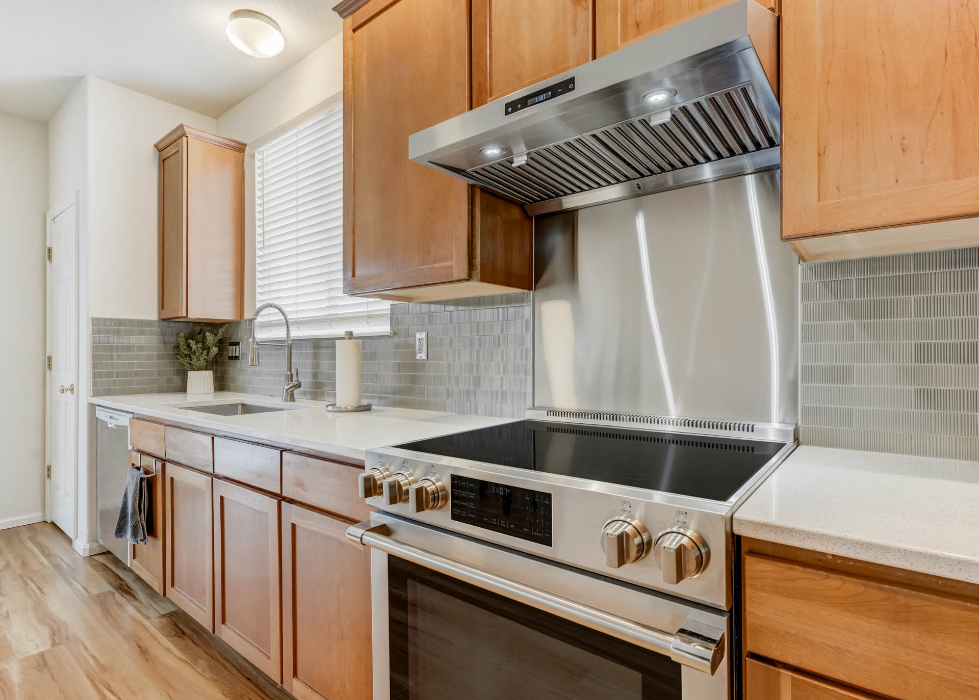 6419 Advocate Dr presented by Jason Arends – FēD