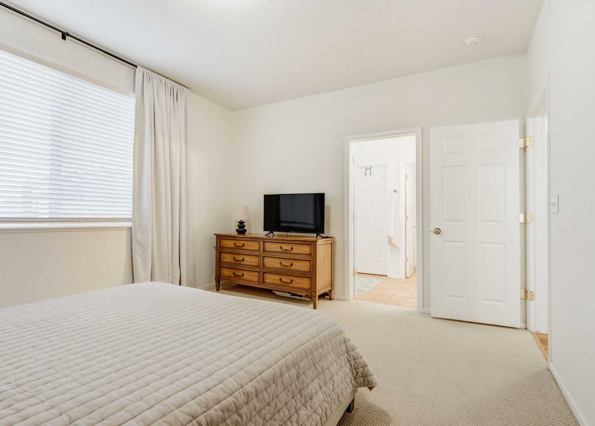 6419 Advocate Dr presented by Jason Arends – FēD