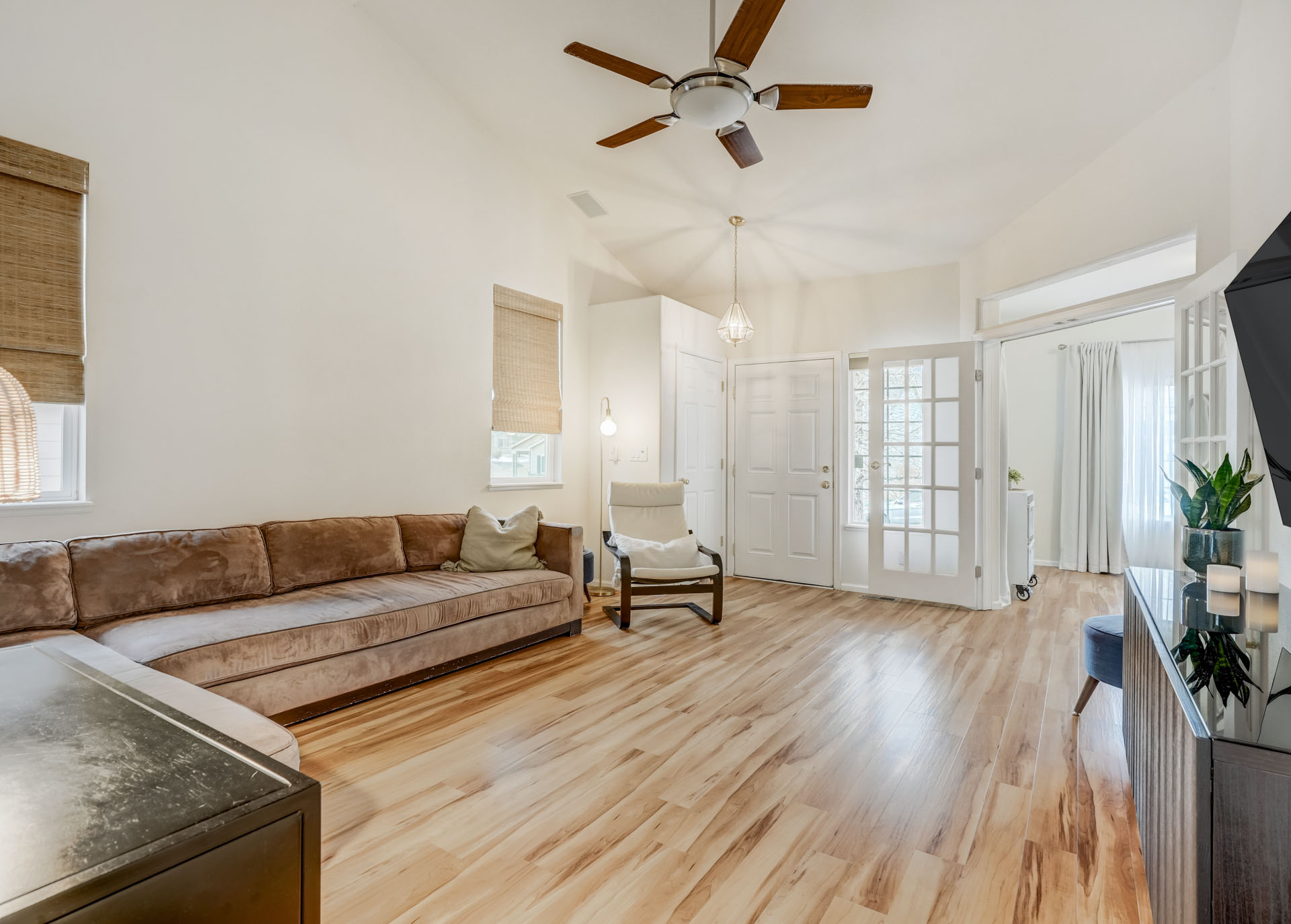 6419 Advocate Dr presented by Jason Arends – FēD