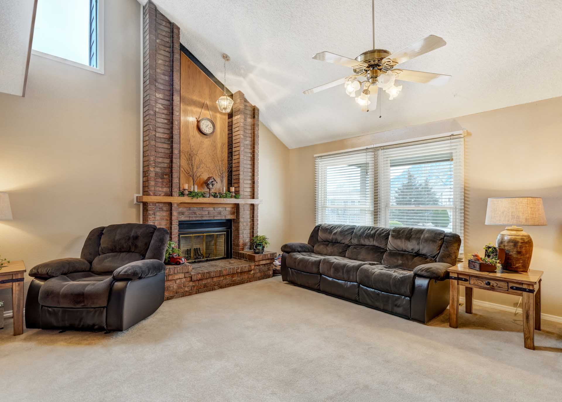 3645 Trailspur Pl presented by Ali Applegate – FēD