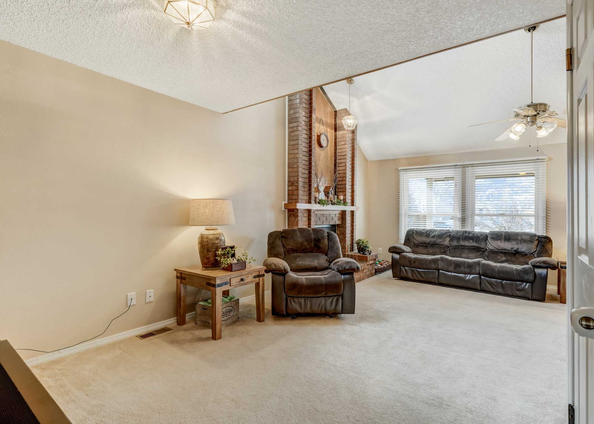 3645 Trailspur Pl presented by Ali Applegate – FēD