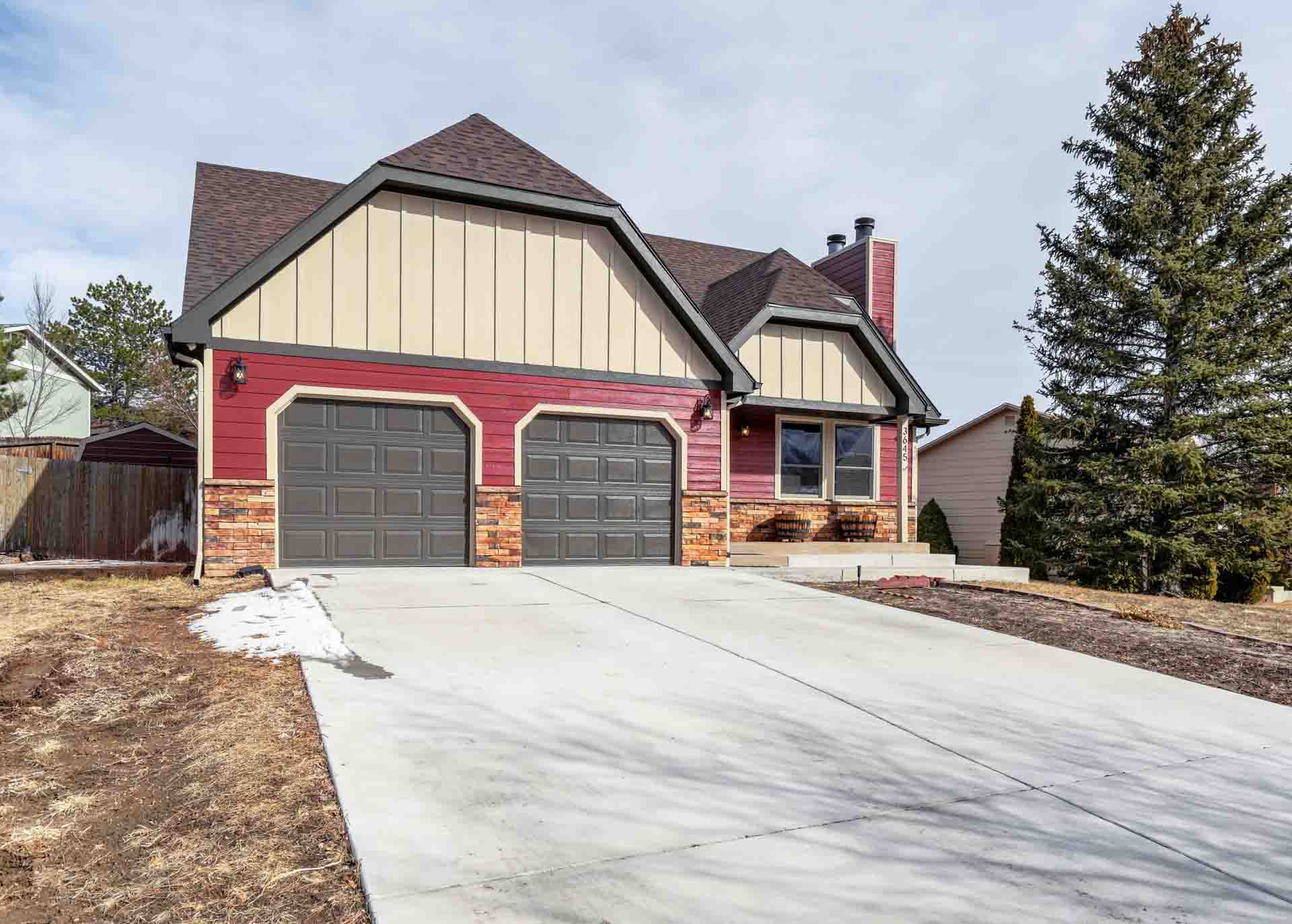 3645 Trailspur Pl presented by Ali Applegate – FēD