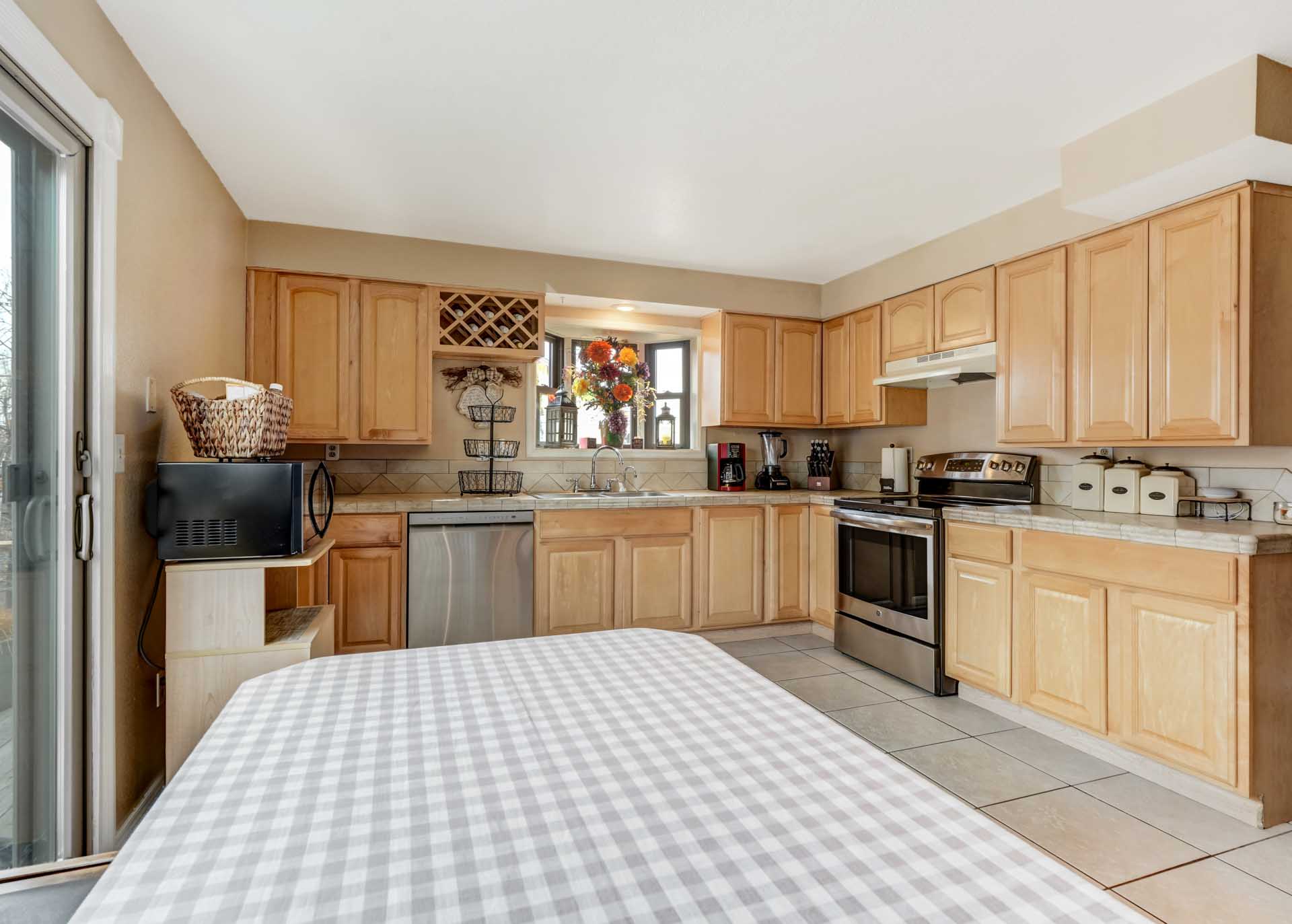 3645 Trailspur Pl presented by Ali Applegate – FēD