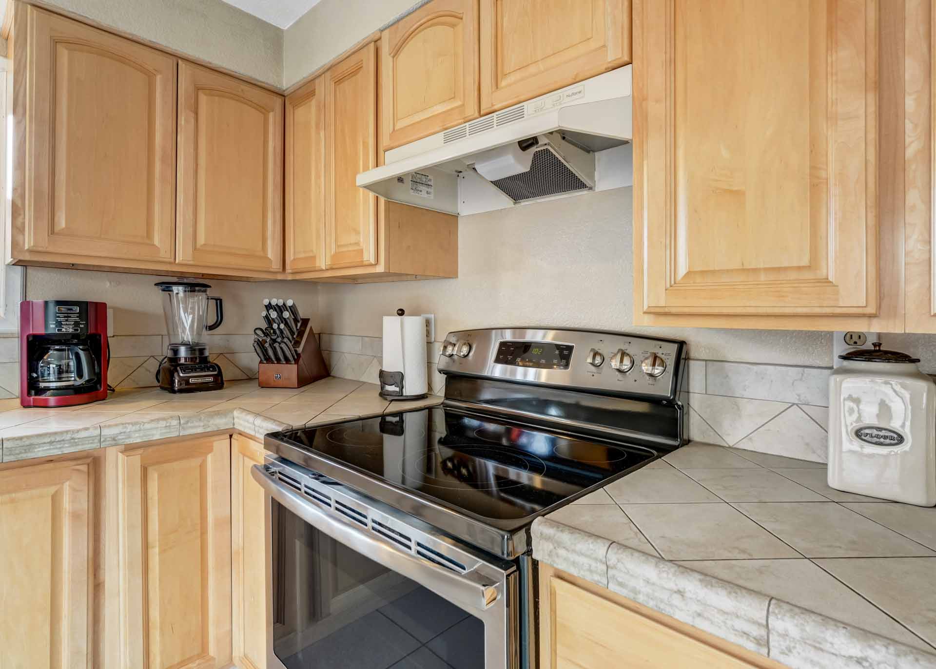 3645 Trailspur Pl presented by Ali Applegate – FēD