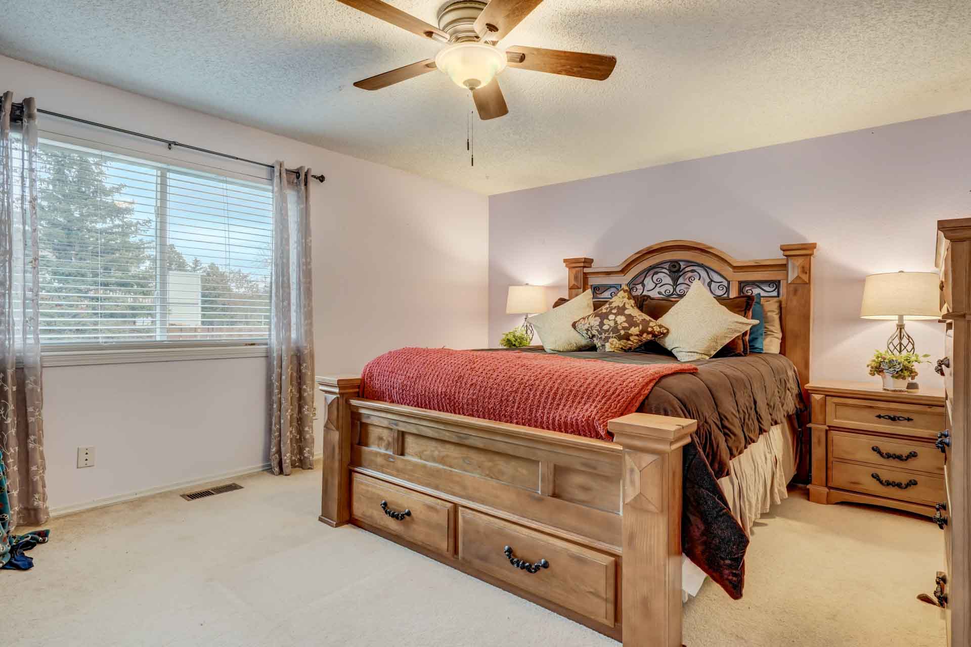 3645 Trailspur Pl presented by Ali Applegate – FēD