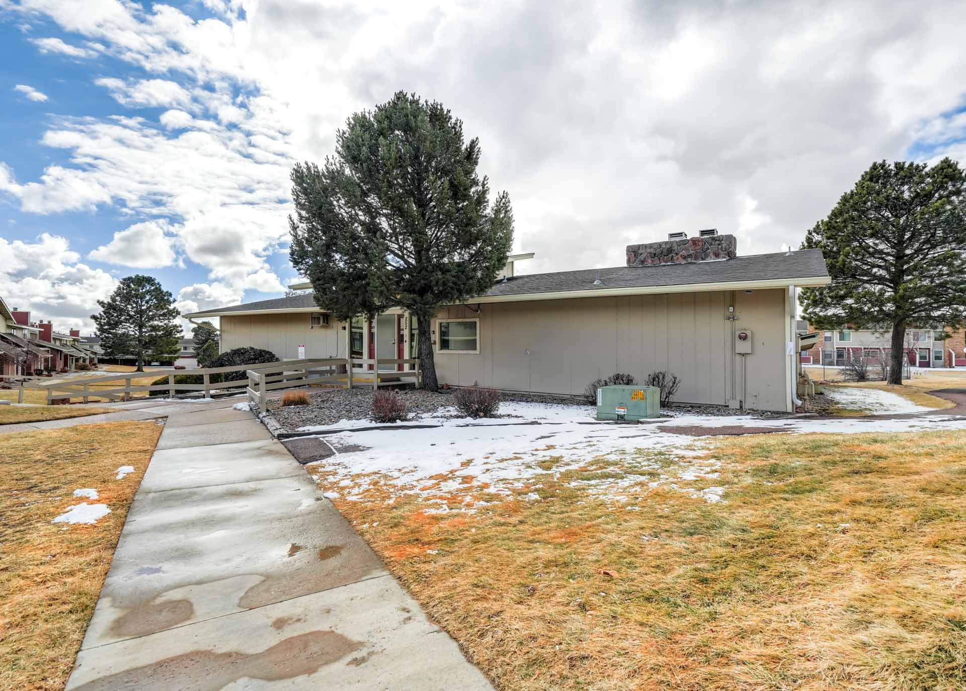 448 W Rockrimmon Blvd Unit E presented by Behr & Behr – FēD