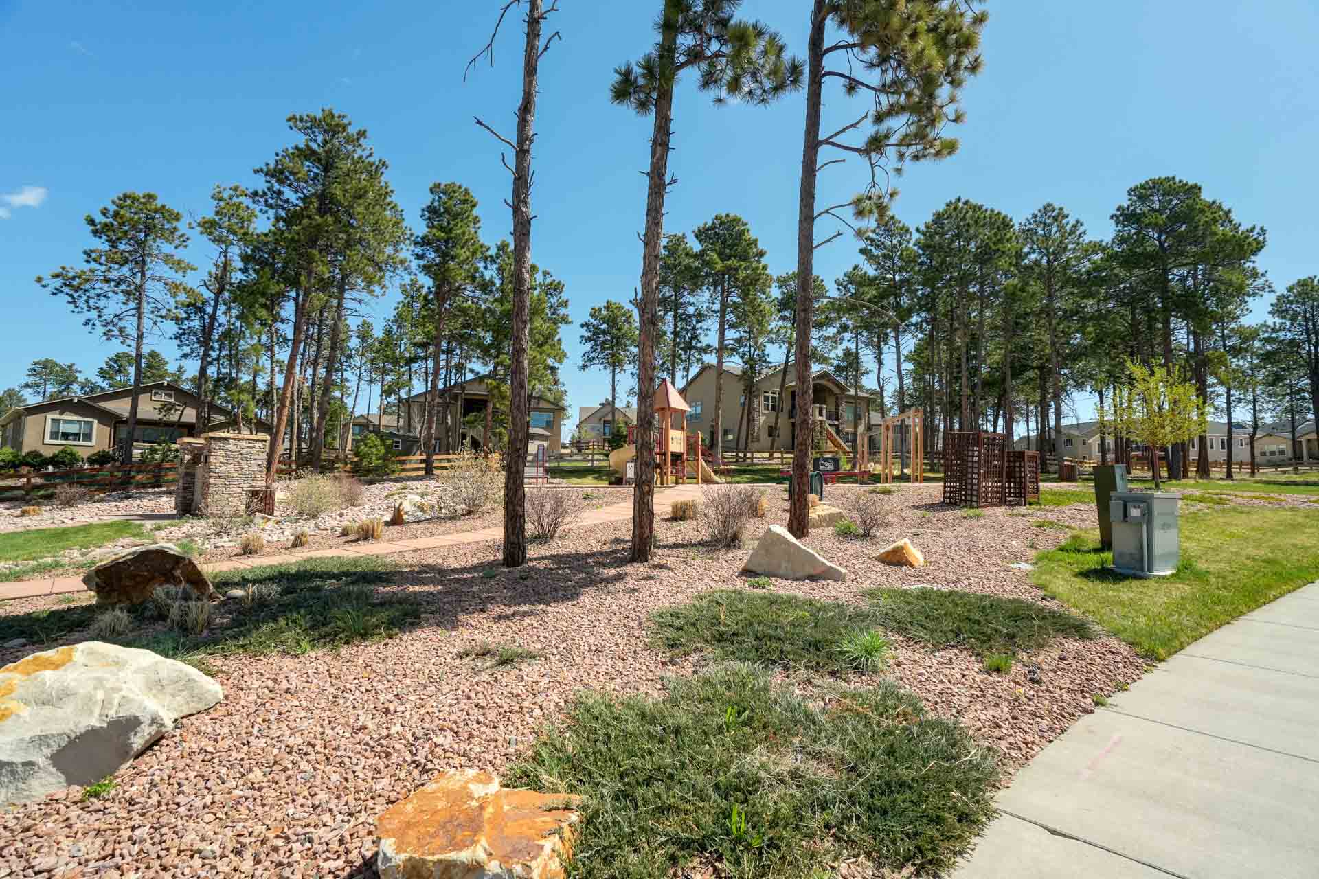 16321 Tree Top Ct presented by Holly Quinn – FēD