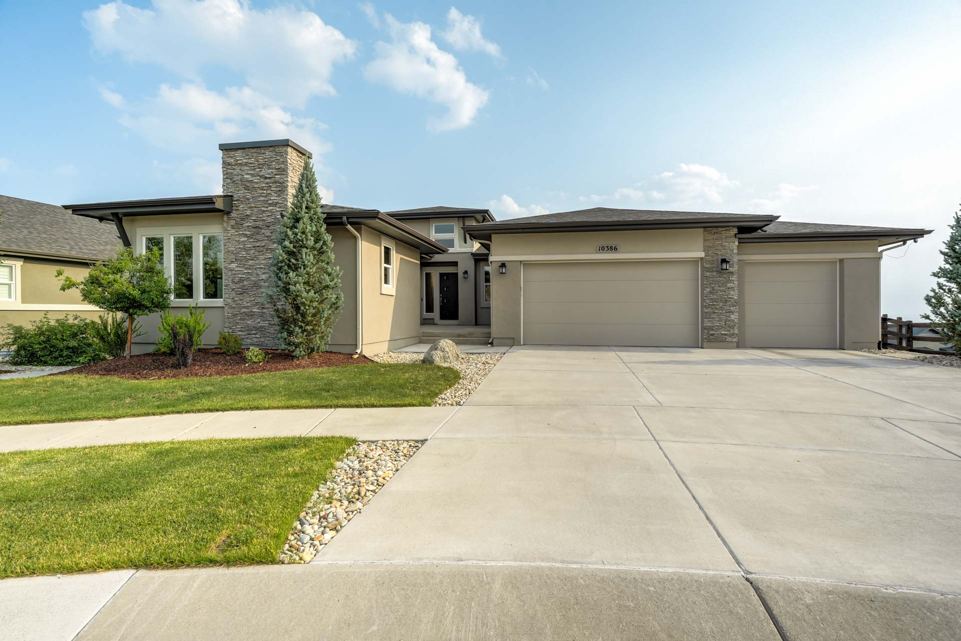 10386 Rifle Falls Way presented by Holly Quinn – FēD