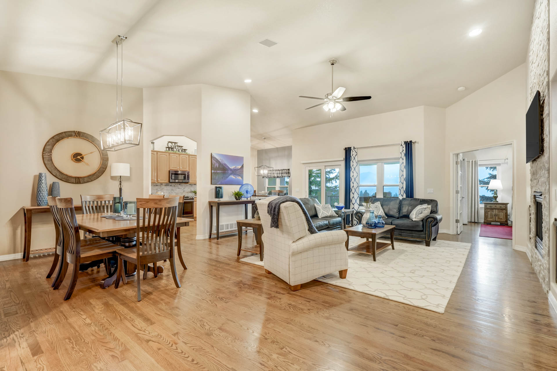 14324 Eagle Villa Gr presented by Behr & Behr – FēD